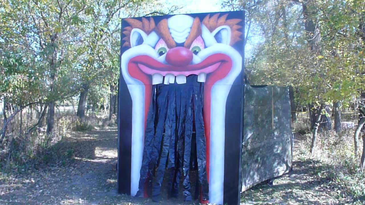 Scary Clown Face Haunted House Entrance : 6 Steps (with Pictures ...