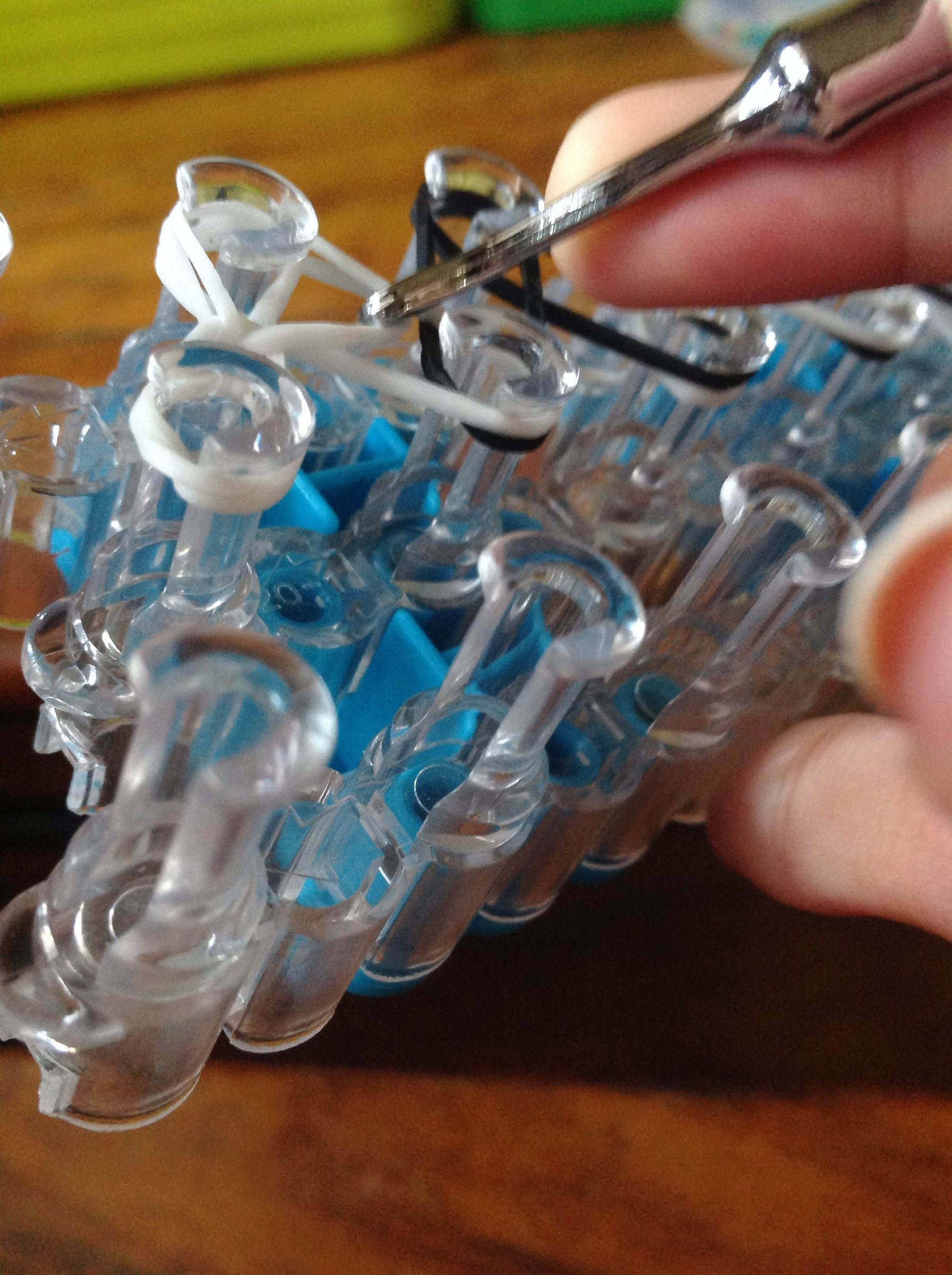 Rainbow Loom: Single Chain Bracelet : 5 Steps - Instructables