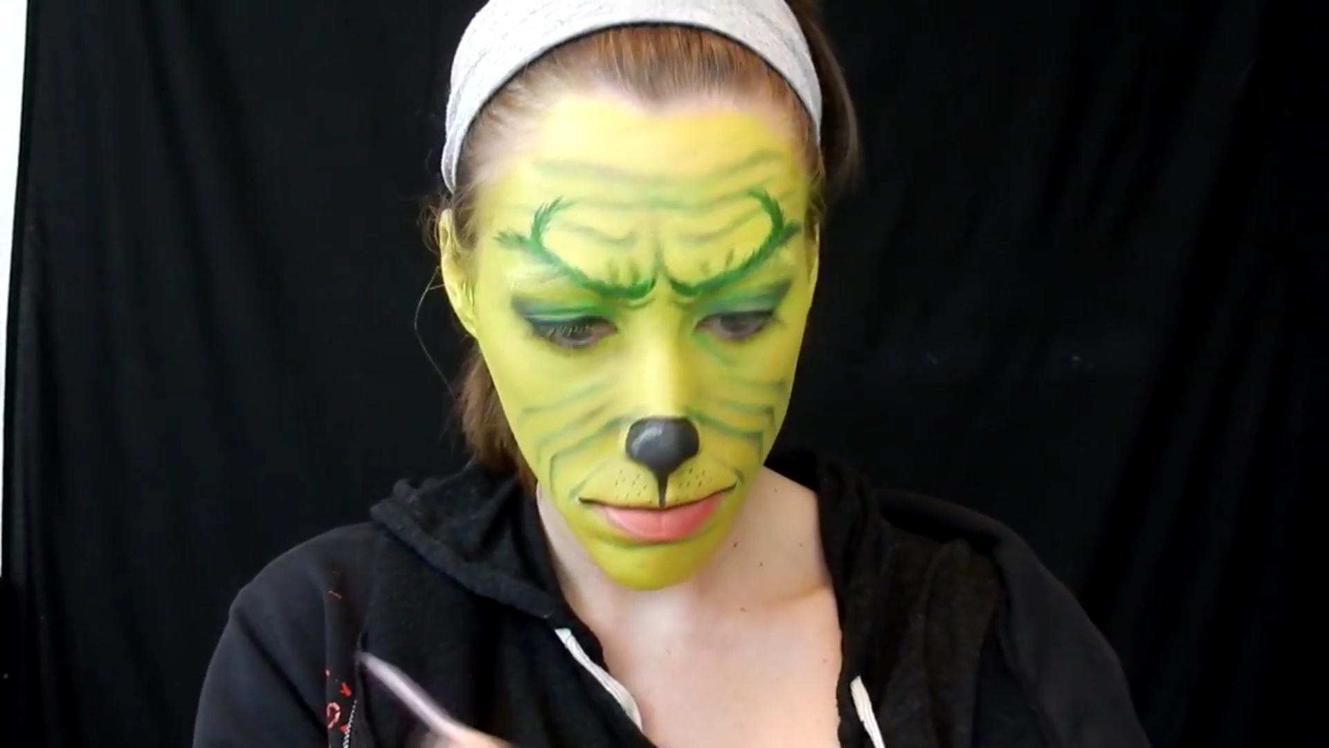 LATE: Grinch Face Paint : 8 Steps (with Pictures) - Instructables