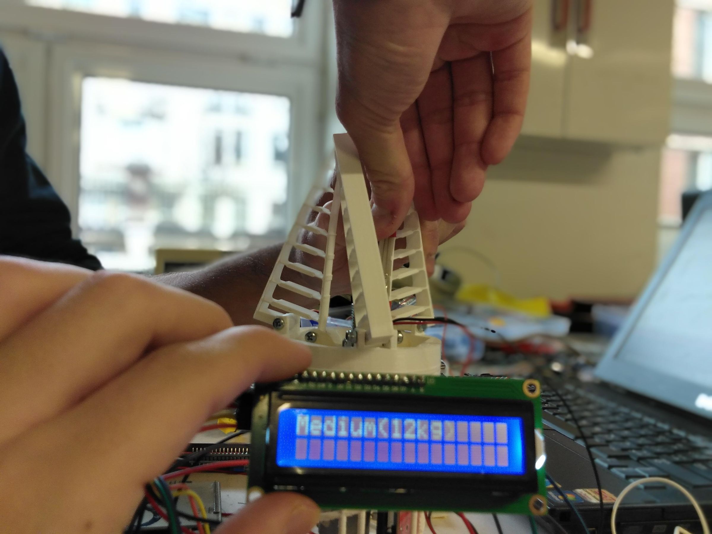Three-Fingered Electric Gripper : 8 Steps (with Pictures) - Instructables