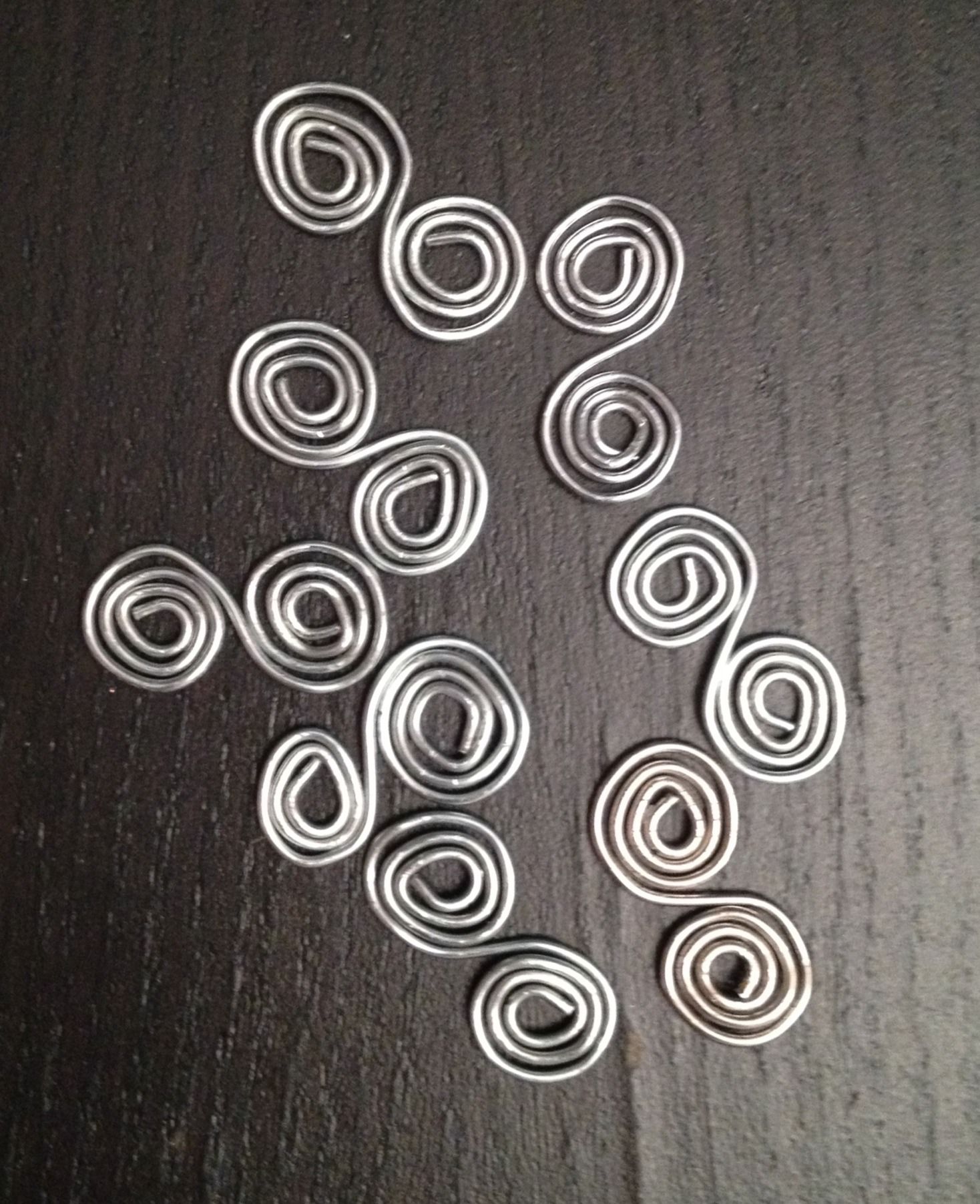 Swirly Paperclip Bracelet : 9 Steps (with Pictures) - Instructables