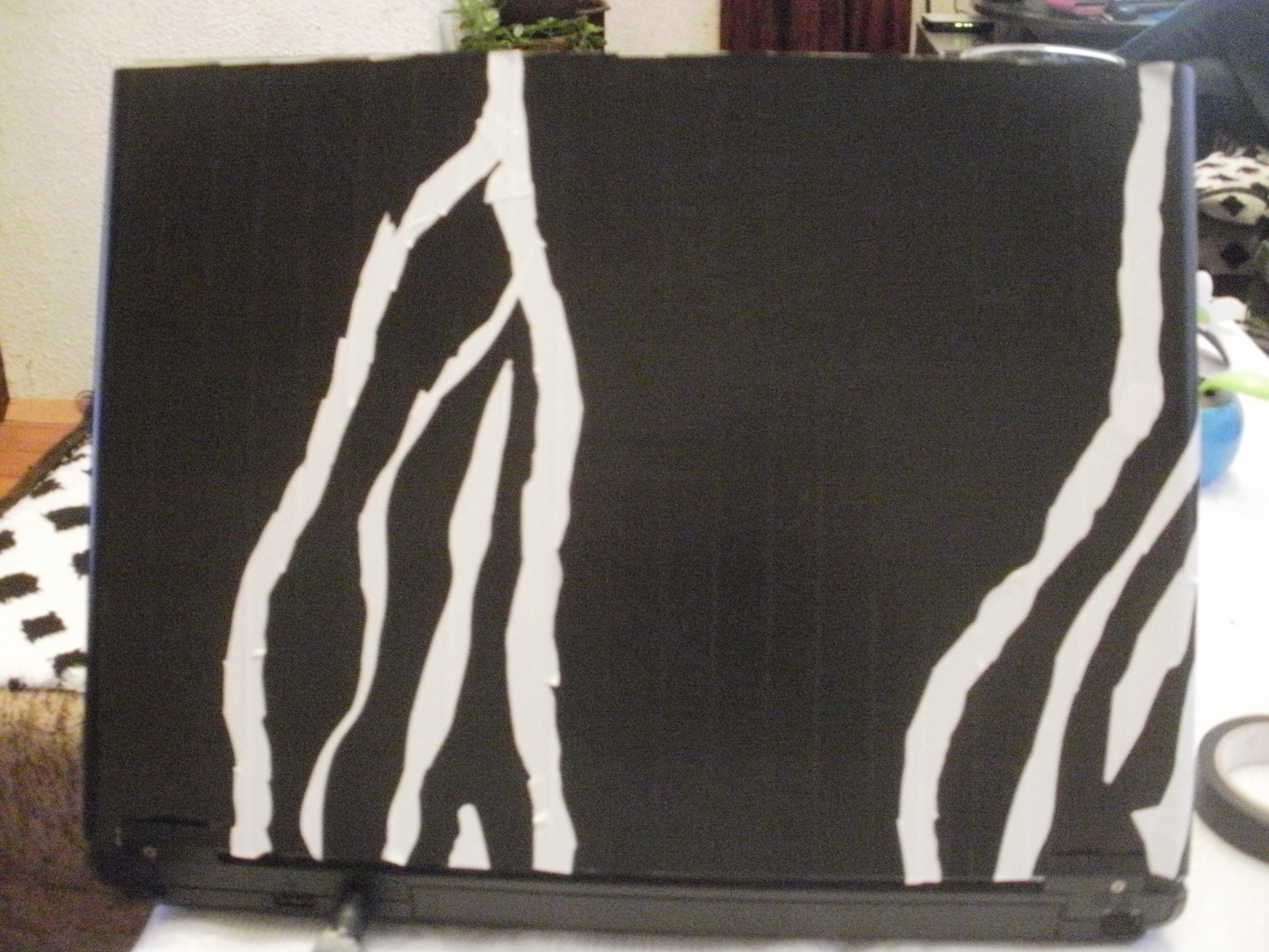 Duct Tape Laptop Skin : 4 Steps (with Pictures) - Instructables