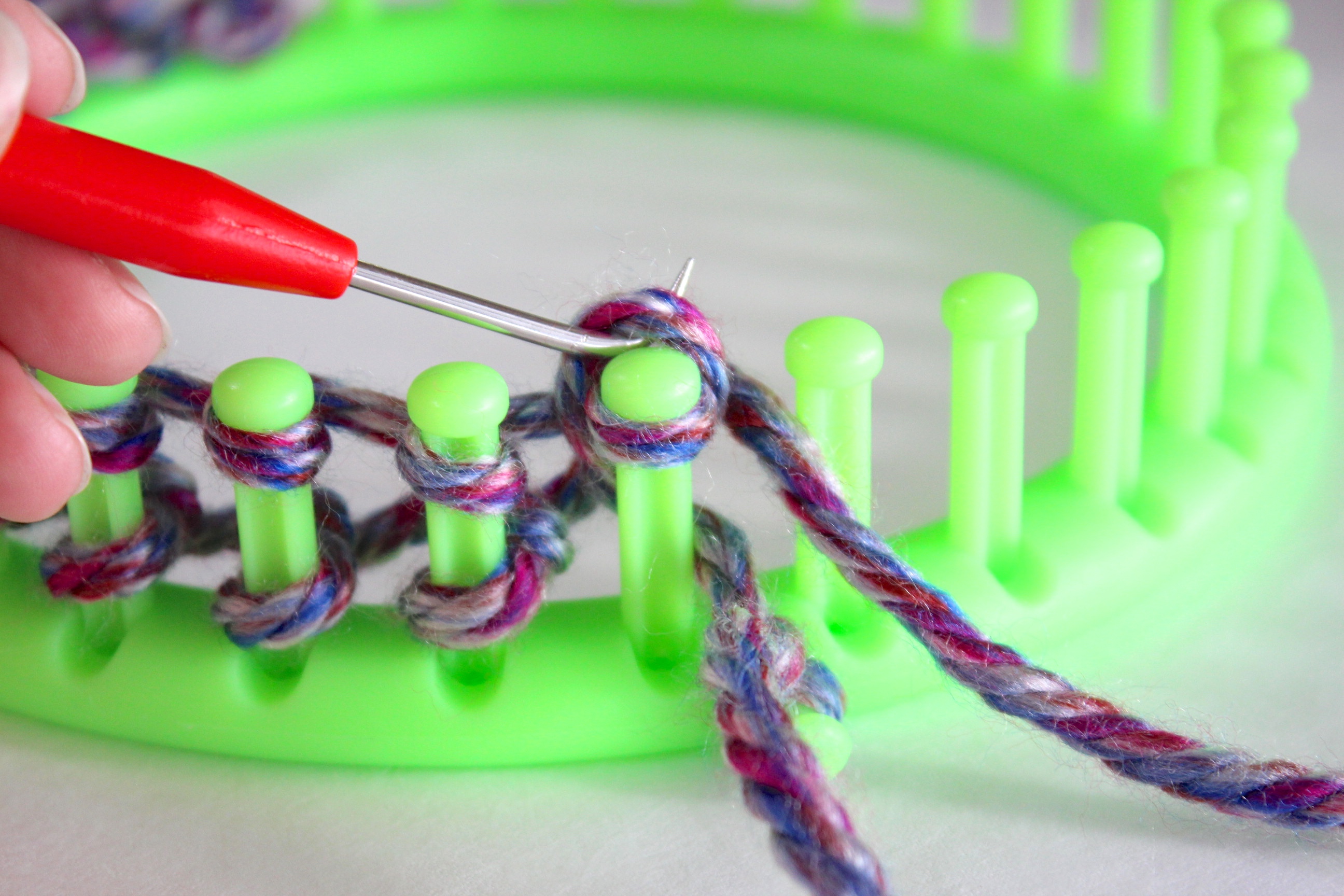 How to Knit an Infinity Scarf on a Loom : 15 Steps (with Pictures ...