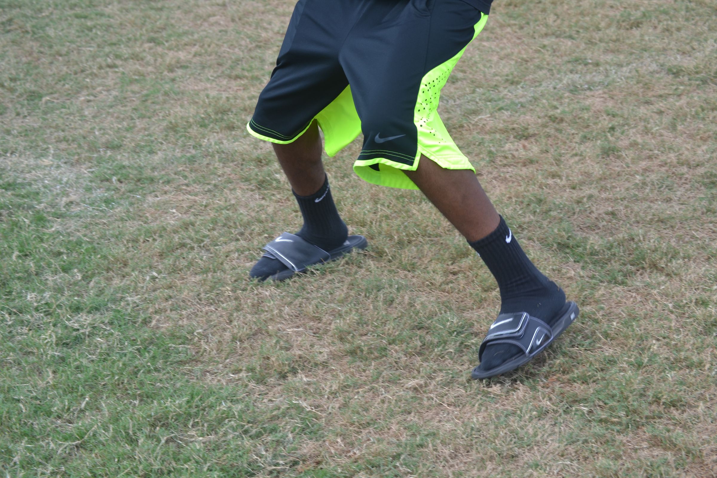 How to Throw a Football ? : 10 Steps (with Pictures) - Instructables
