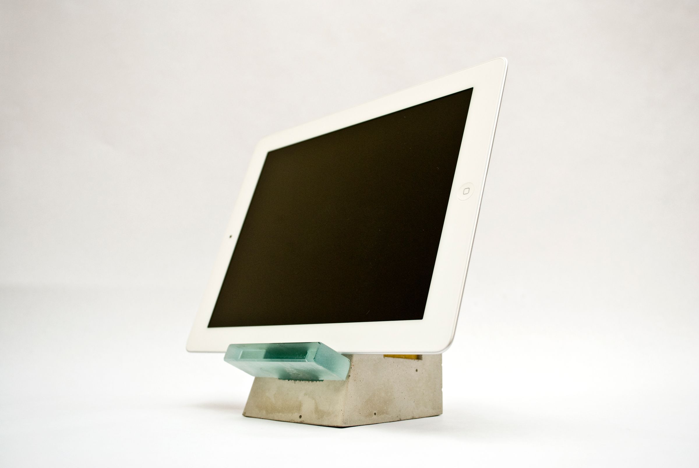 DIY CONCRETE :: Concrete IPad Stand : 6 Steps (with Pictures ...