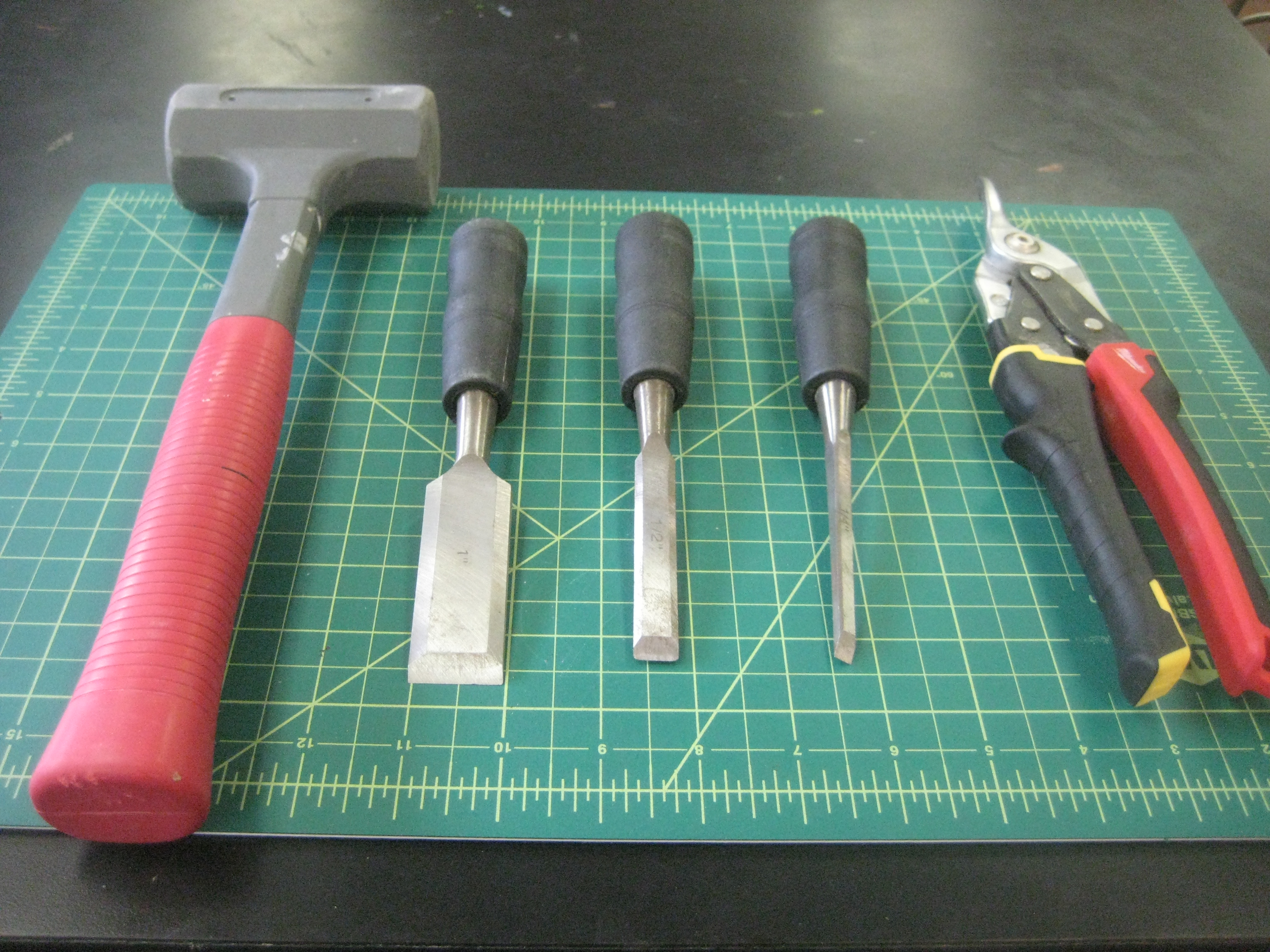 How to Chisel Aluminum Flashing Into Any Design or Sculpture : 10 Steps ...