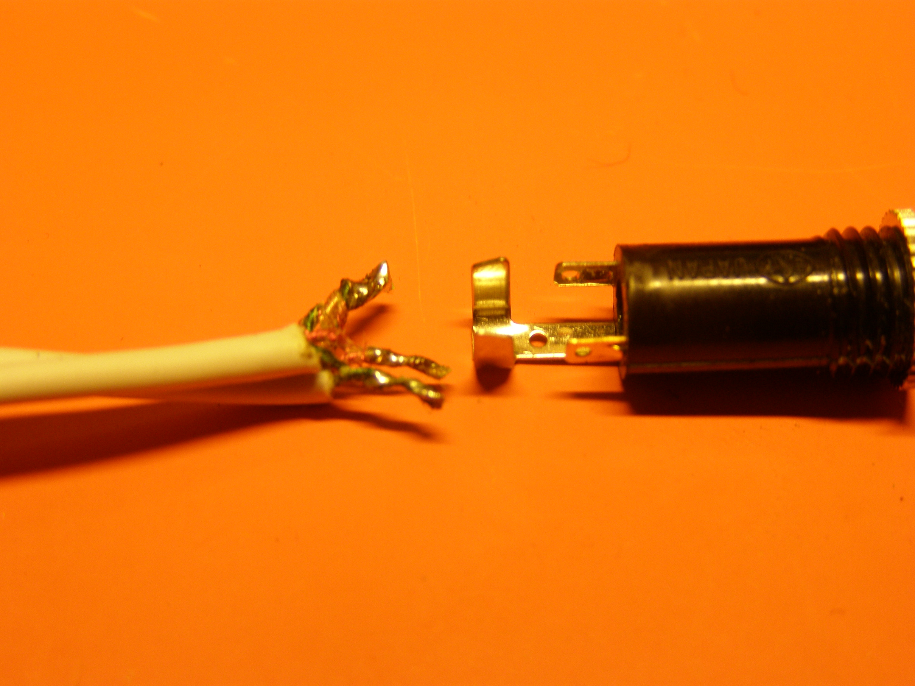 Apple Ipod Headphone Hack : 3 Steps (with Pictures) - Instructables