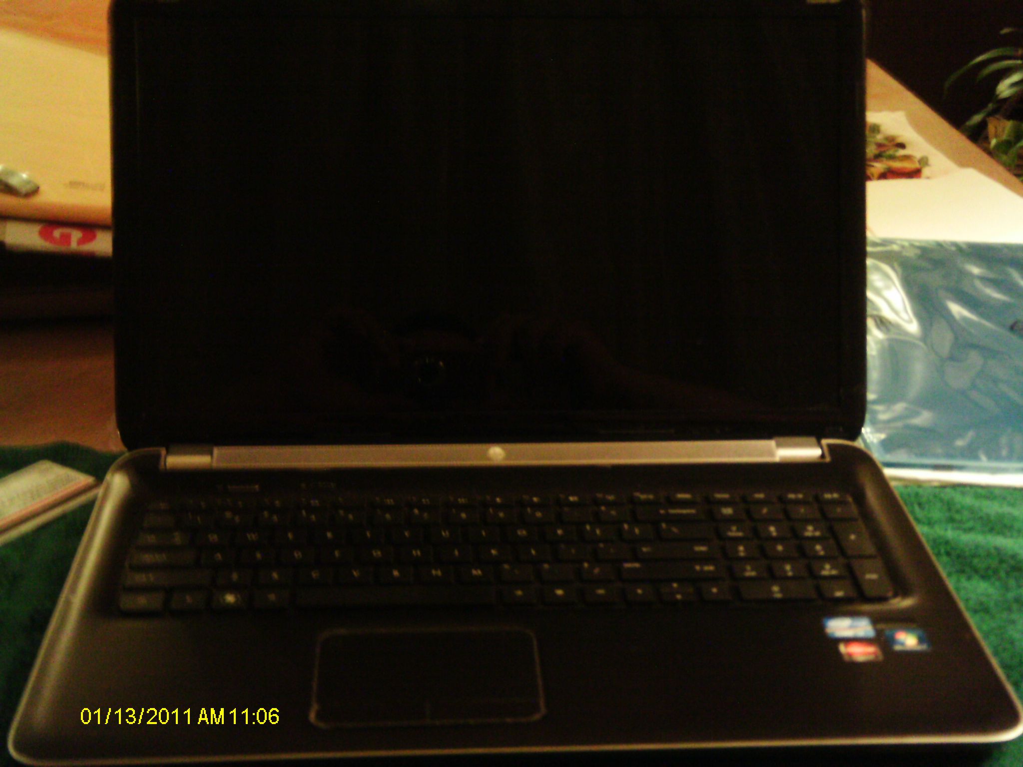 How to Replace the Screen on a Hp Pavilion Dv7 Laptop : 14 Steps ...