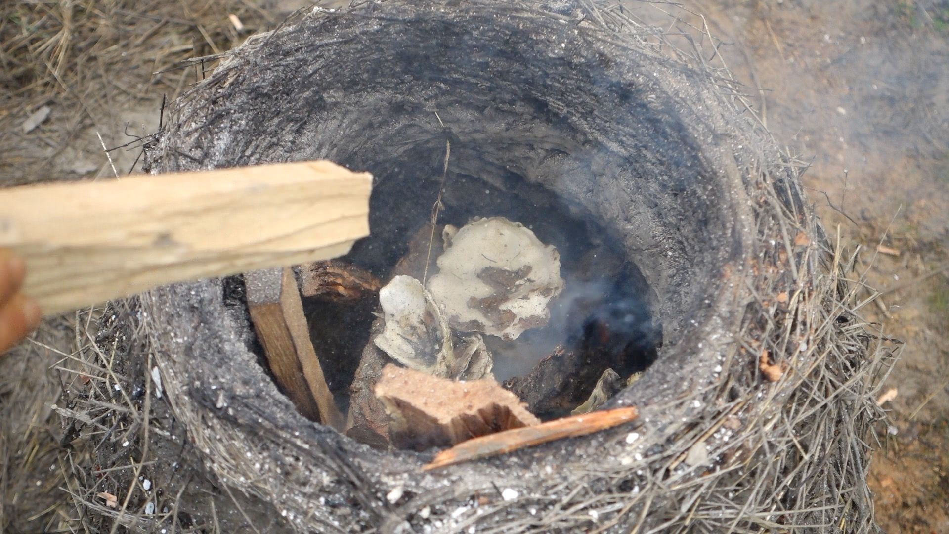 Burn Seashell Lime in a Primitive Straw/Clay Kiln! : 10 Steps (with ...