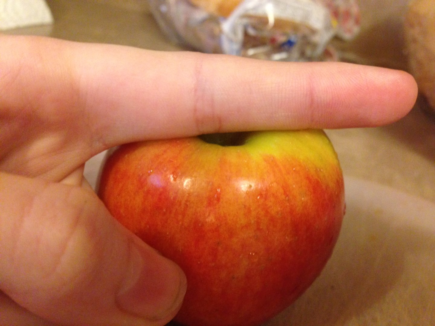 Split an Apple With One Finger! : 3 Steps - Instructables