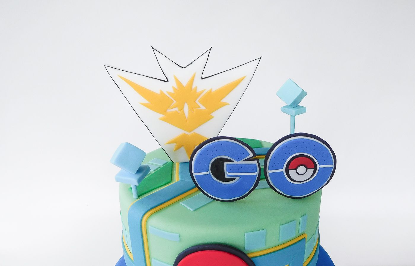 Pokémon Go Cake! : 7 Steps (with Pictures) - Instructables