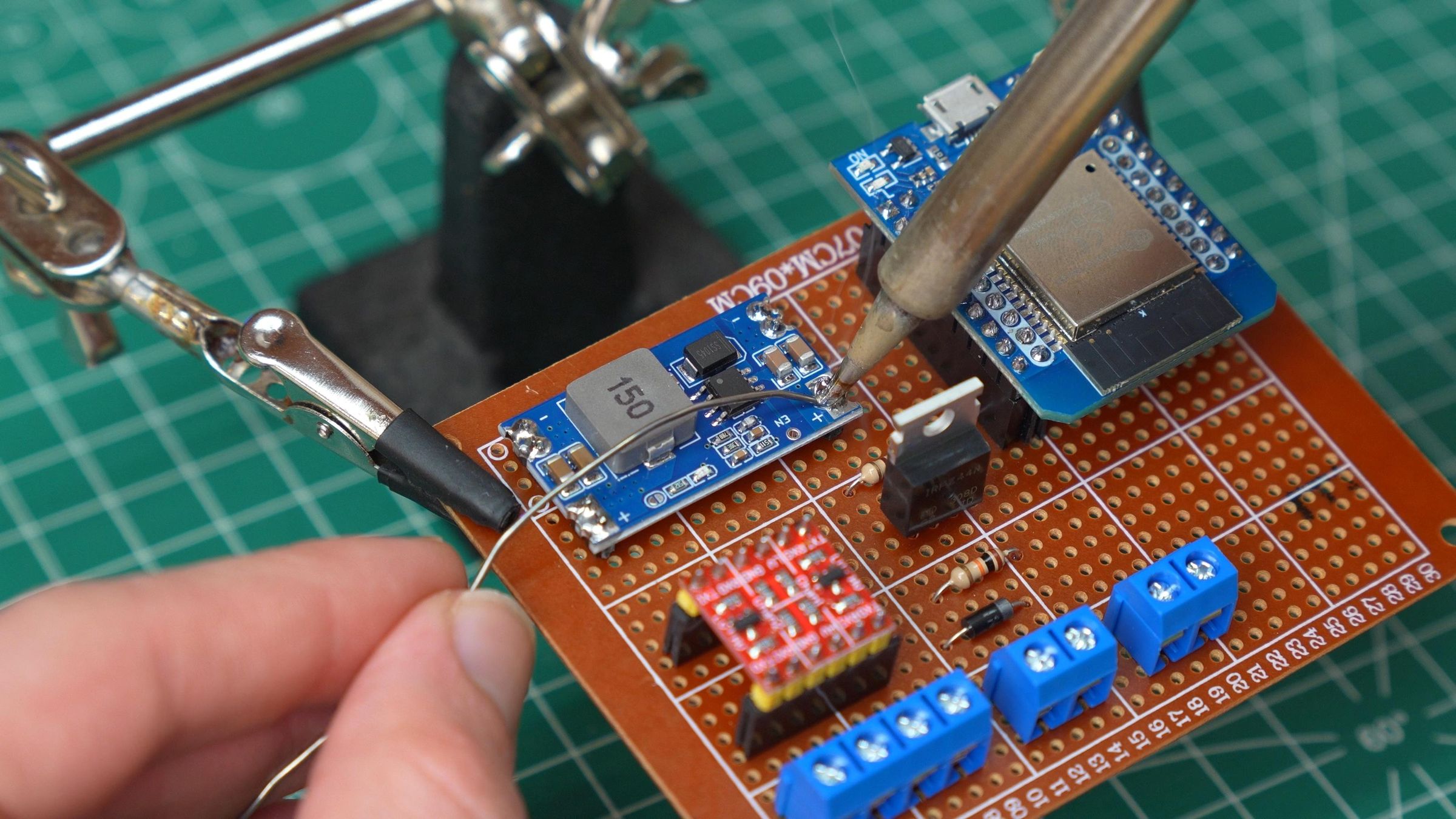 ESP32 Irrigation System With Water Reservoir : 10 Steps (with Pictures ...