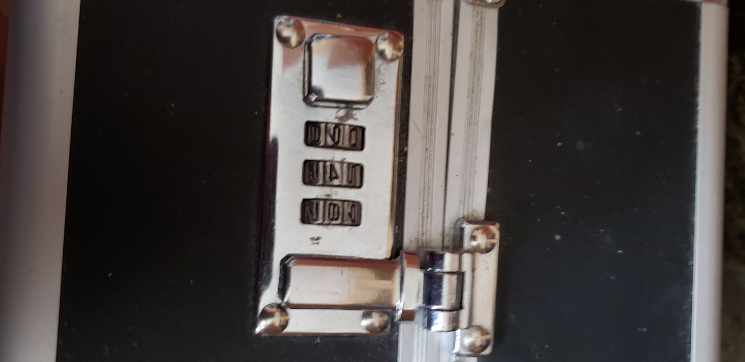 How to Crack Any Combination Lock in Seconds : 5 Steps (with Pictures ...