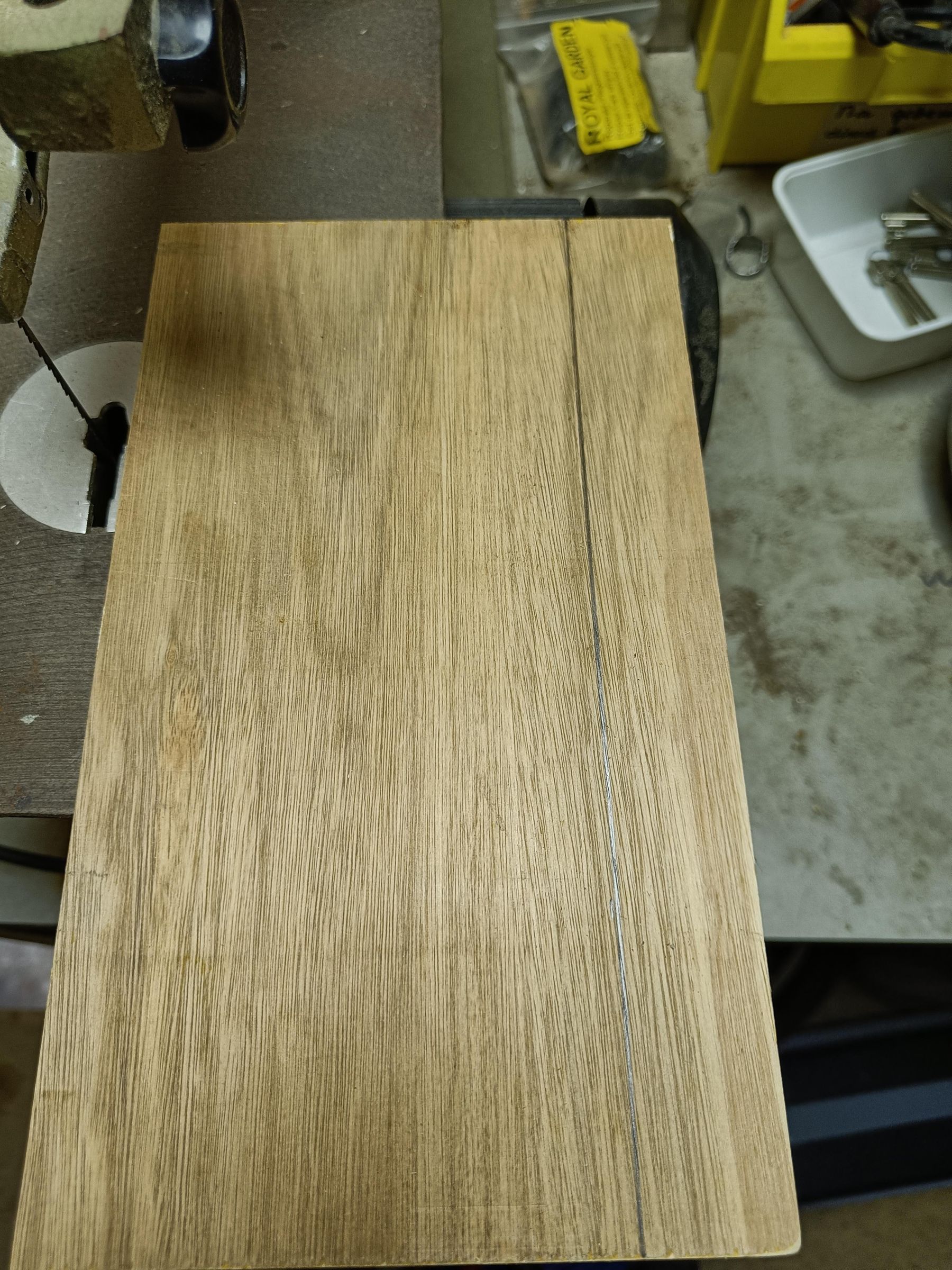 Foldable Table on Top of Beer Crate : 8 Steps - Instructables