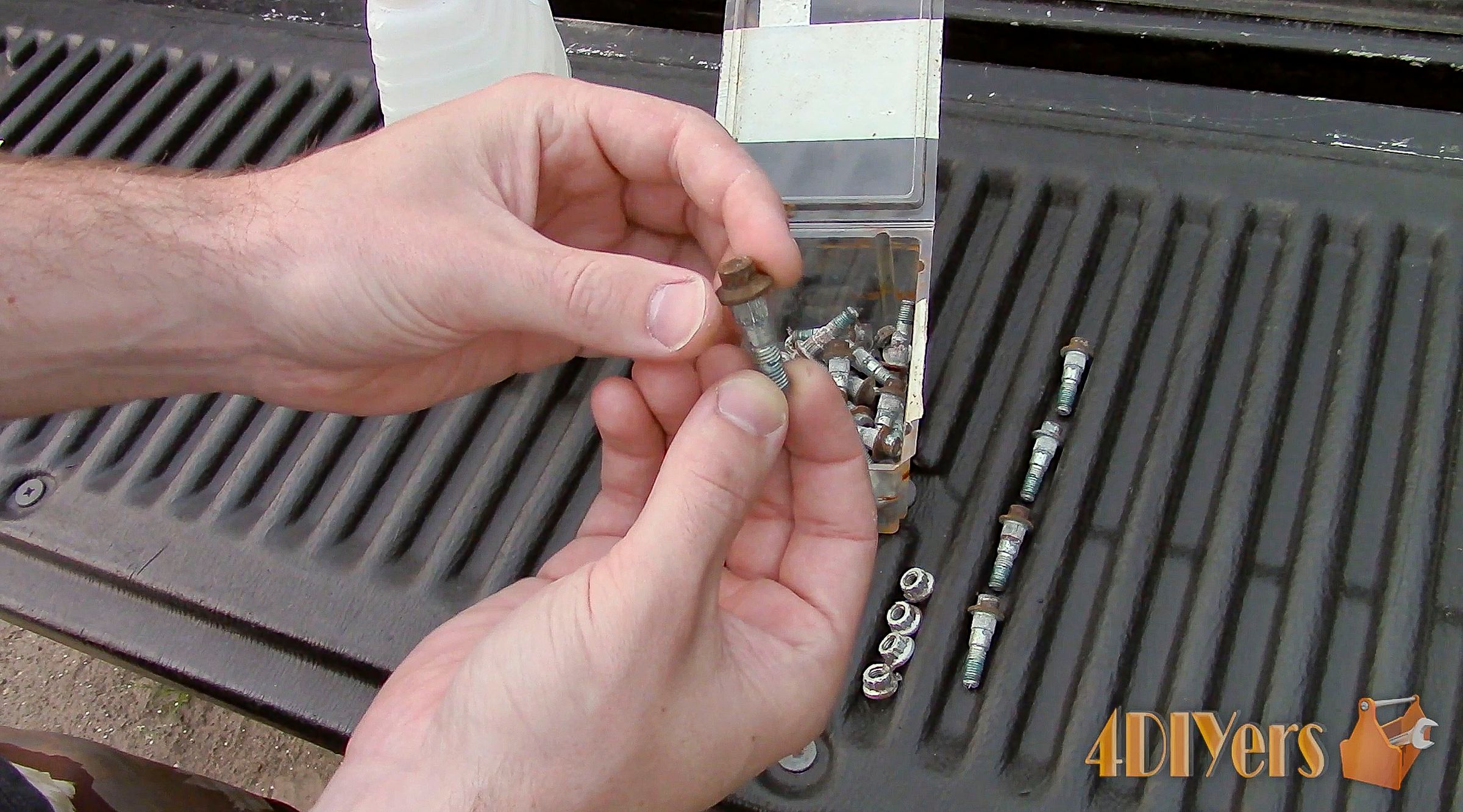 How to Easily Clean Fasteners : 4 Steps (with Pictures) - Instructables