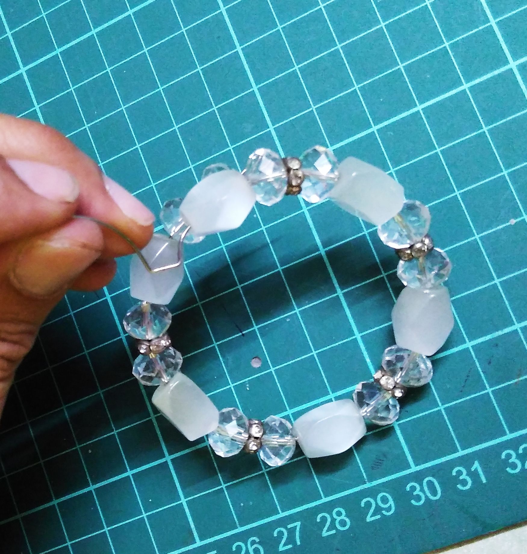 Easy Memory Wire Bracelet : 7 Steps (with Pictures) - Instructables