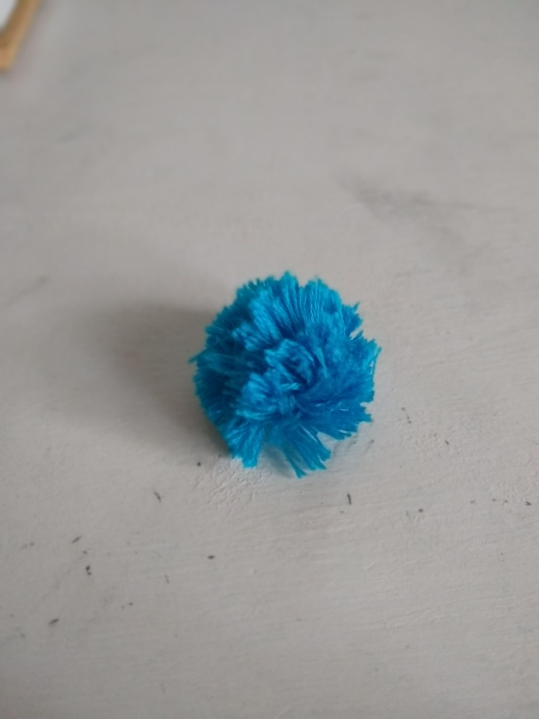 1 Item Needed! DIY Pom Pom Tutorial : 7 Steps - Instructables