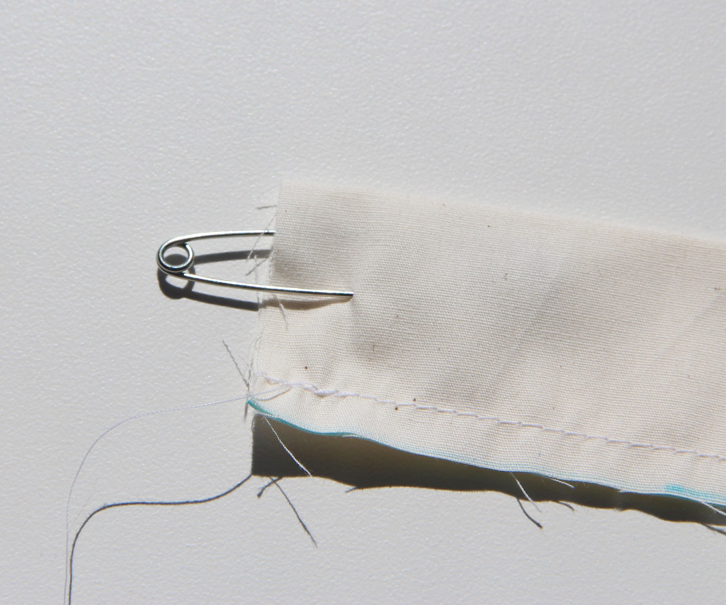 How to Turn a Skinny Piece of Fabric Right Side Out : 5 Steps (with ...