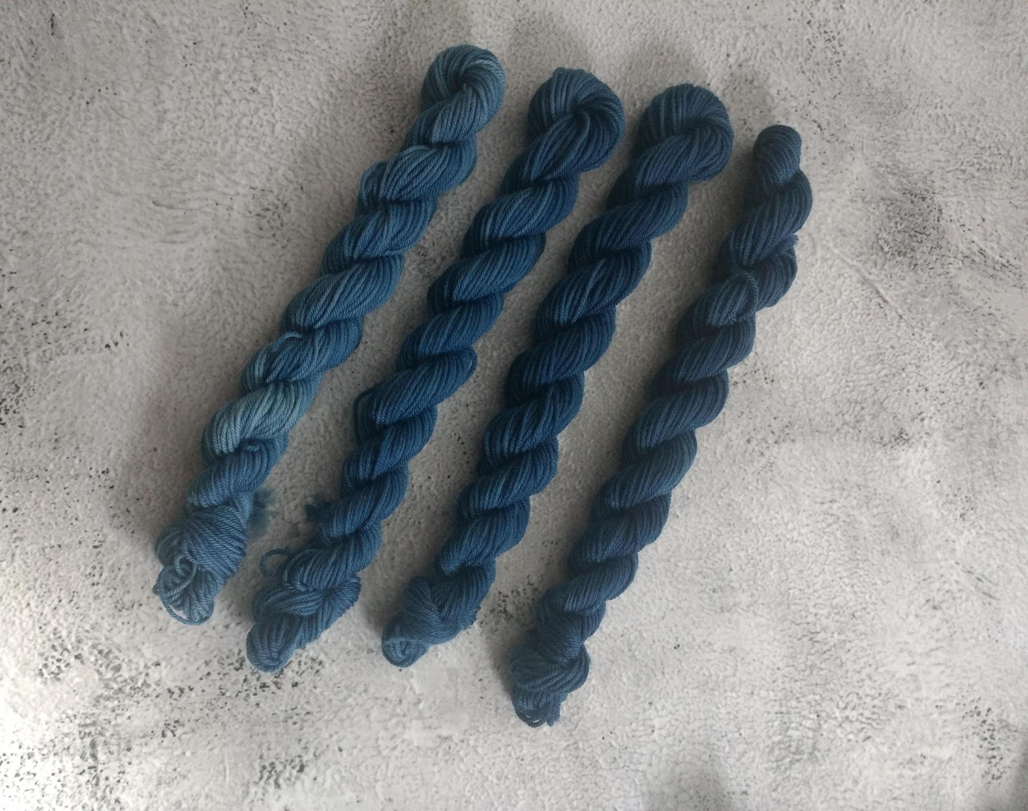 Natural Indigo Gradient Dyeing : 13 Steps (with Pictures) - Instructables
