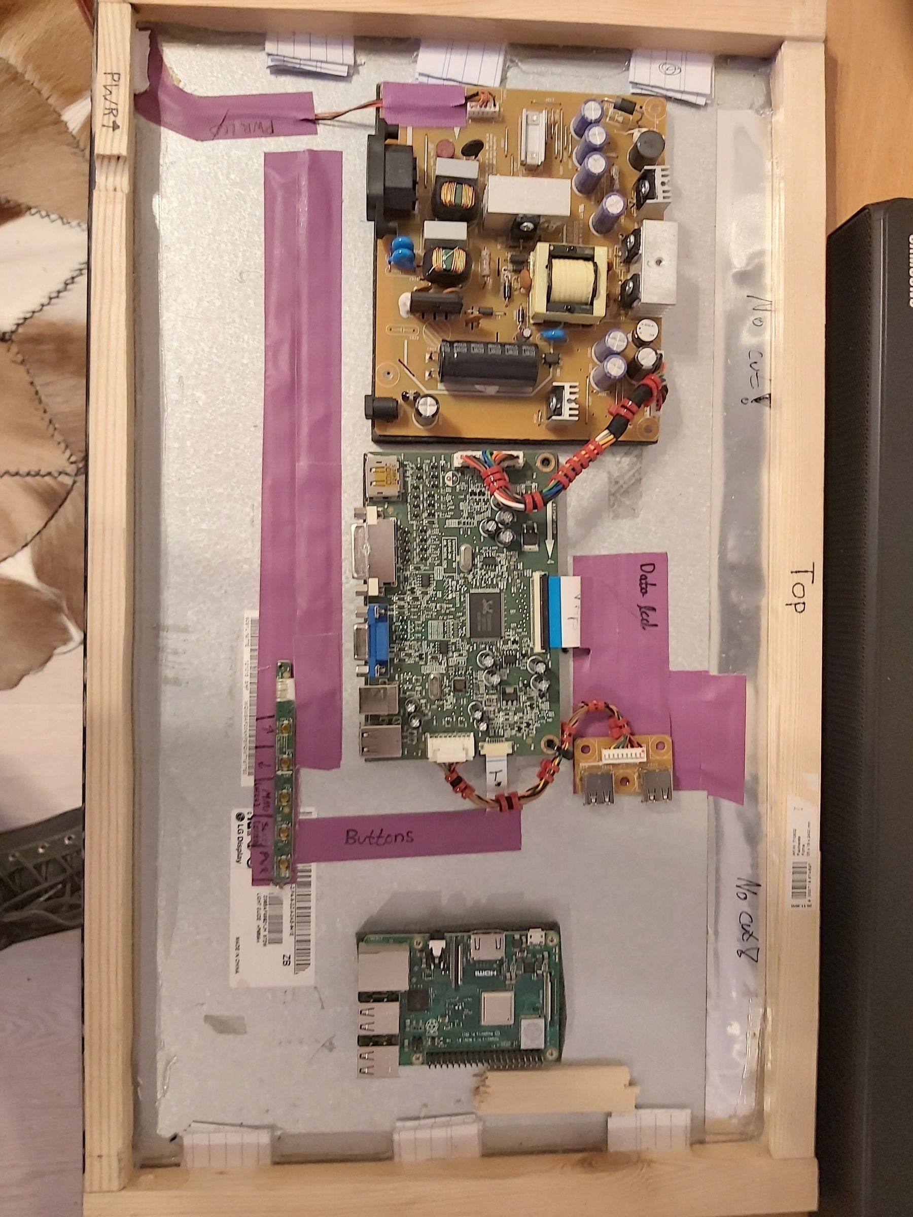 Info Screen // Reuse Your Old Monitor Creatively : 5 Steps - Instructables