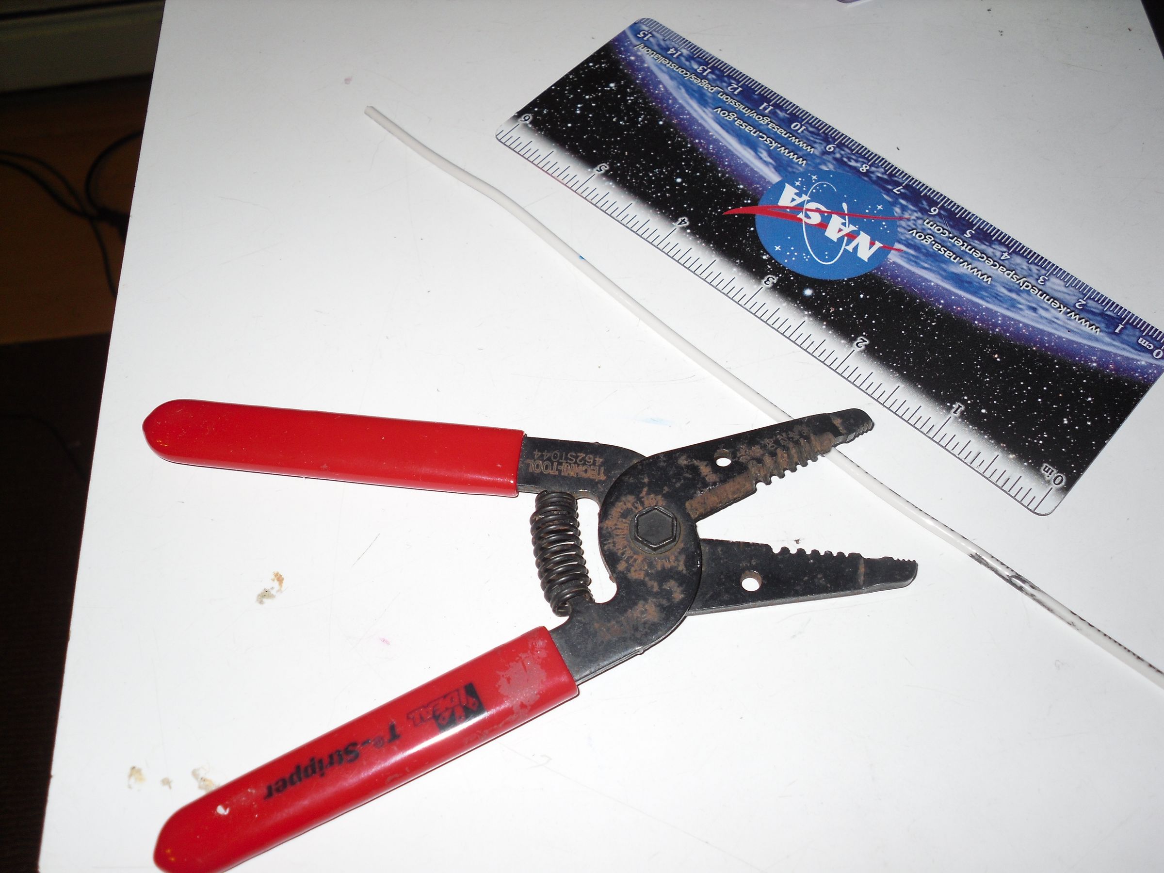 Hula Hoop Tree Ornament : 7 Steps - Instructables