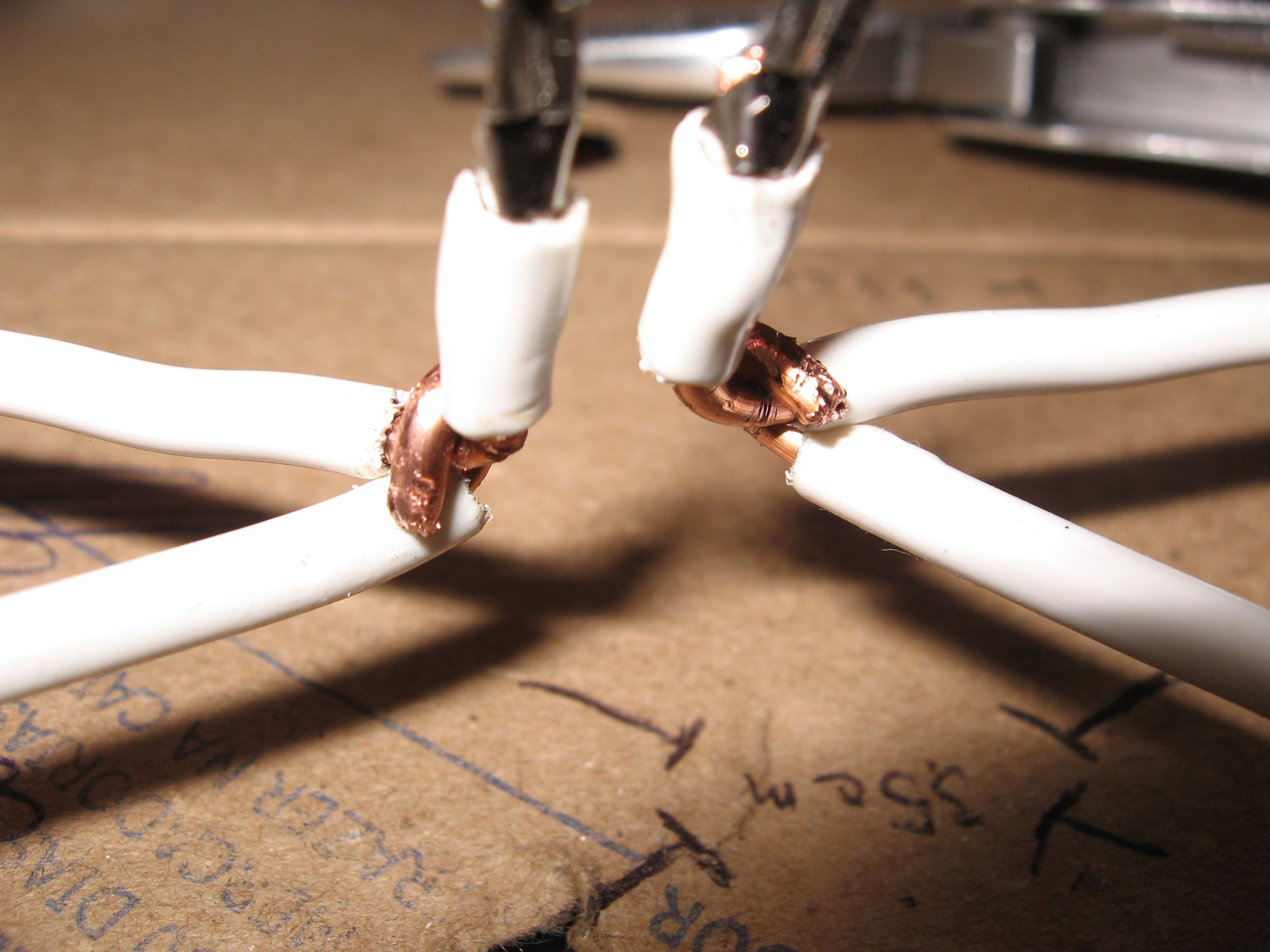 Simple and Cheap UHF Antenna (Folded Dipole / Bowtie) : 3 Steps ...