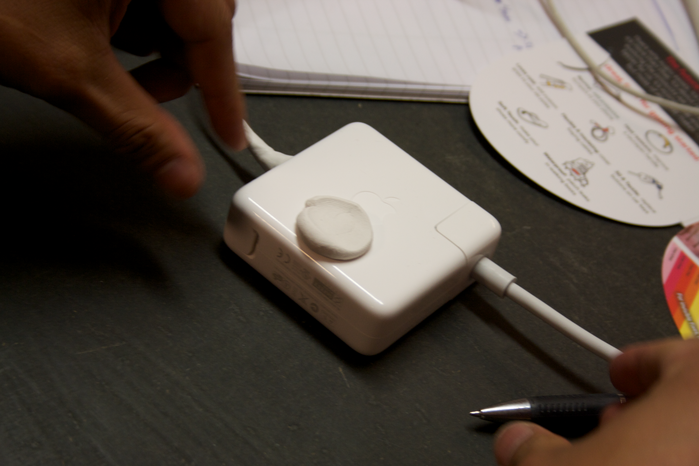 Adaptor Cable Mount Sugru Hack : 8 Steps - Instructables