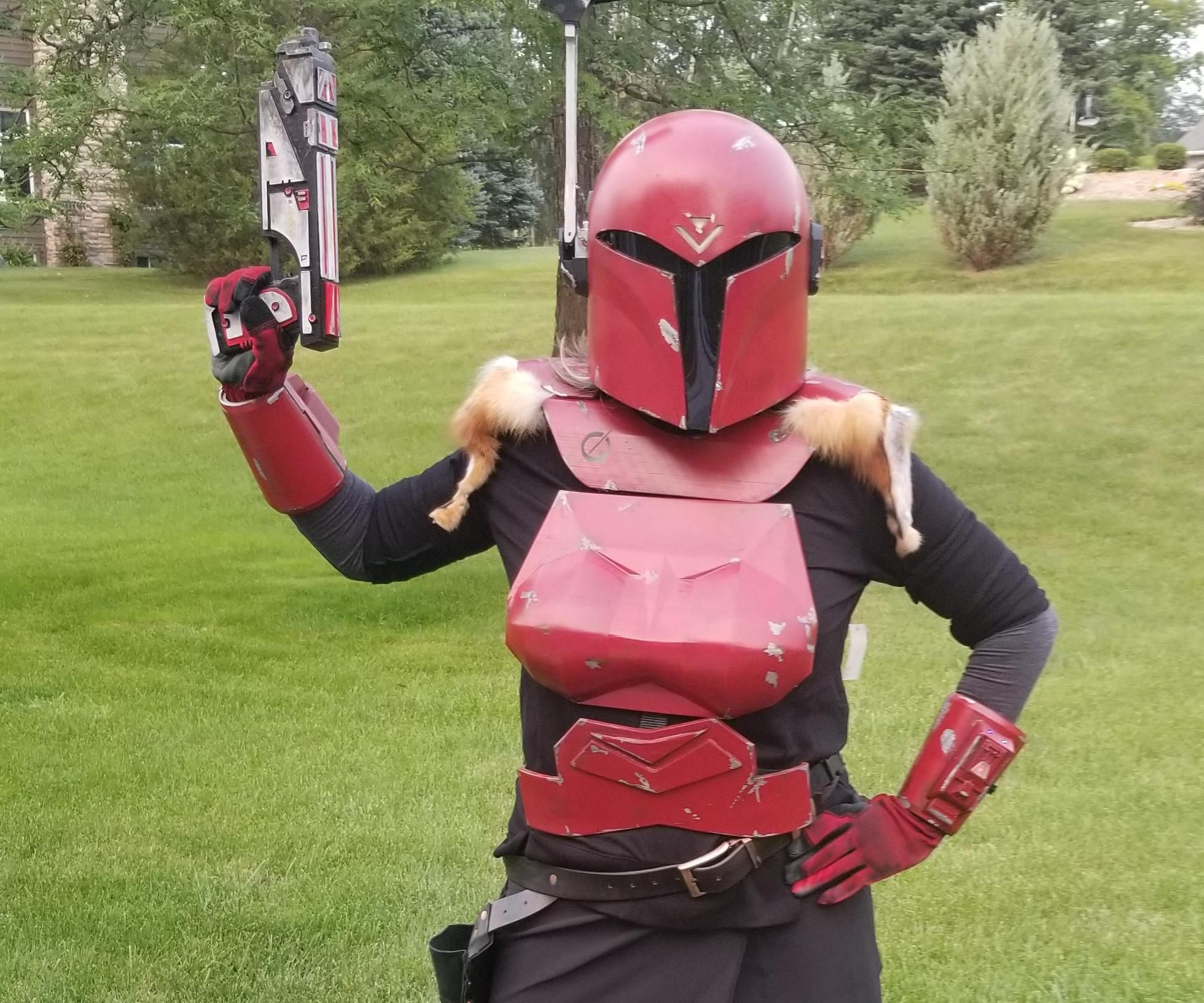 Mandalorian Costume (Female) With Active Reticle! : 5 Steps (with ...