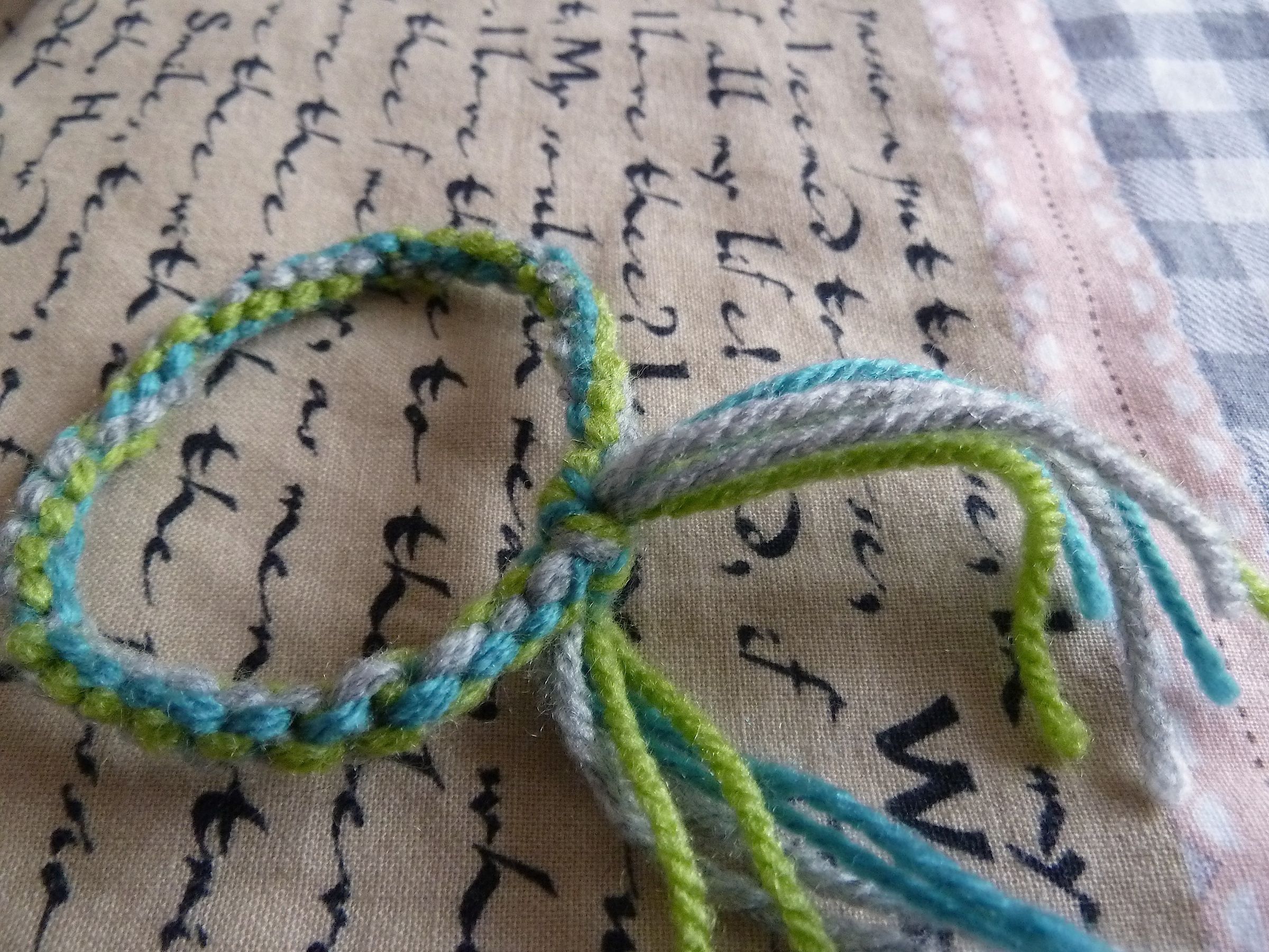 Scoubidou Bracelet : 6 Steps (with Pictures) - Instructables