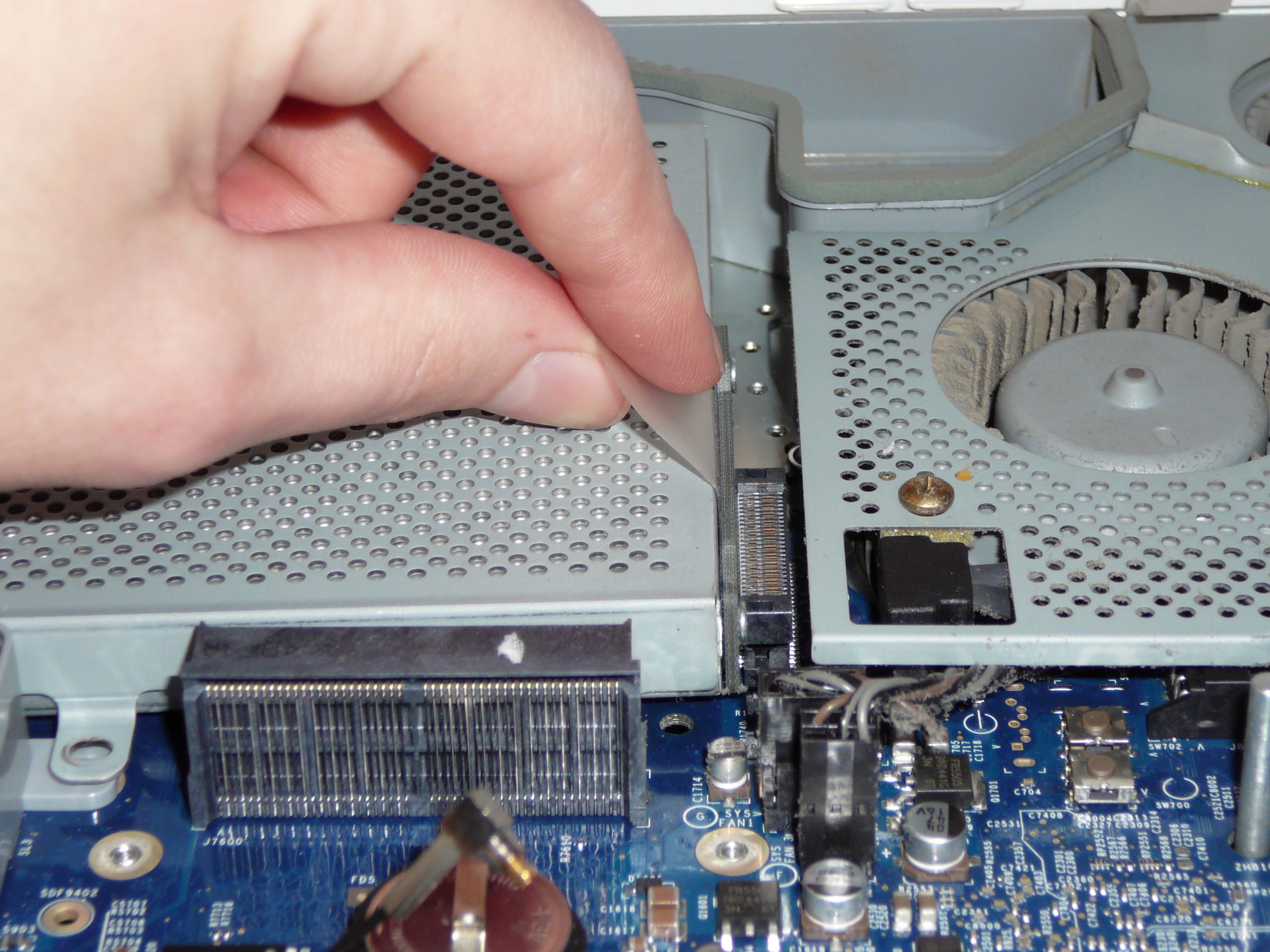 Imac G5 DIY Capacitors Repair : 9 Steps (with Pictures) - Instructables