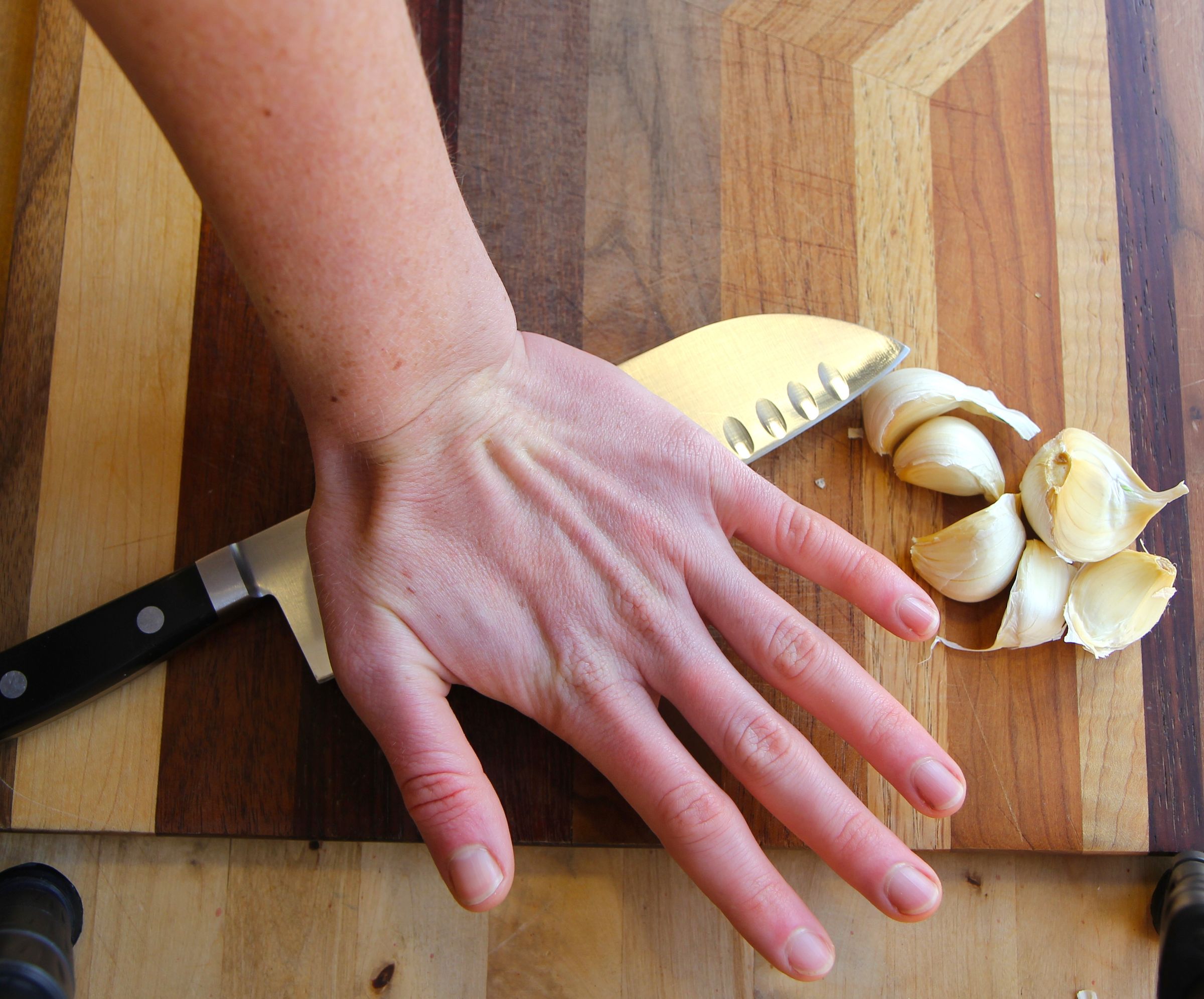 How to Chop Garlic : 8 Steps (with Pictures) - Instructables