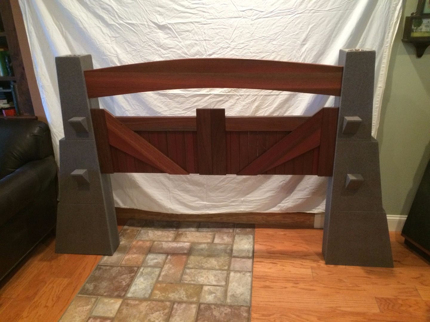 Jurassic Park Gate Headboard : 19 Steps (with Pictures) - Instructables