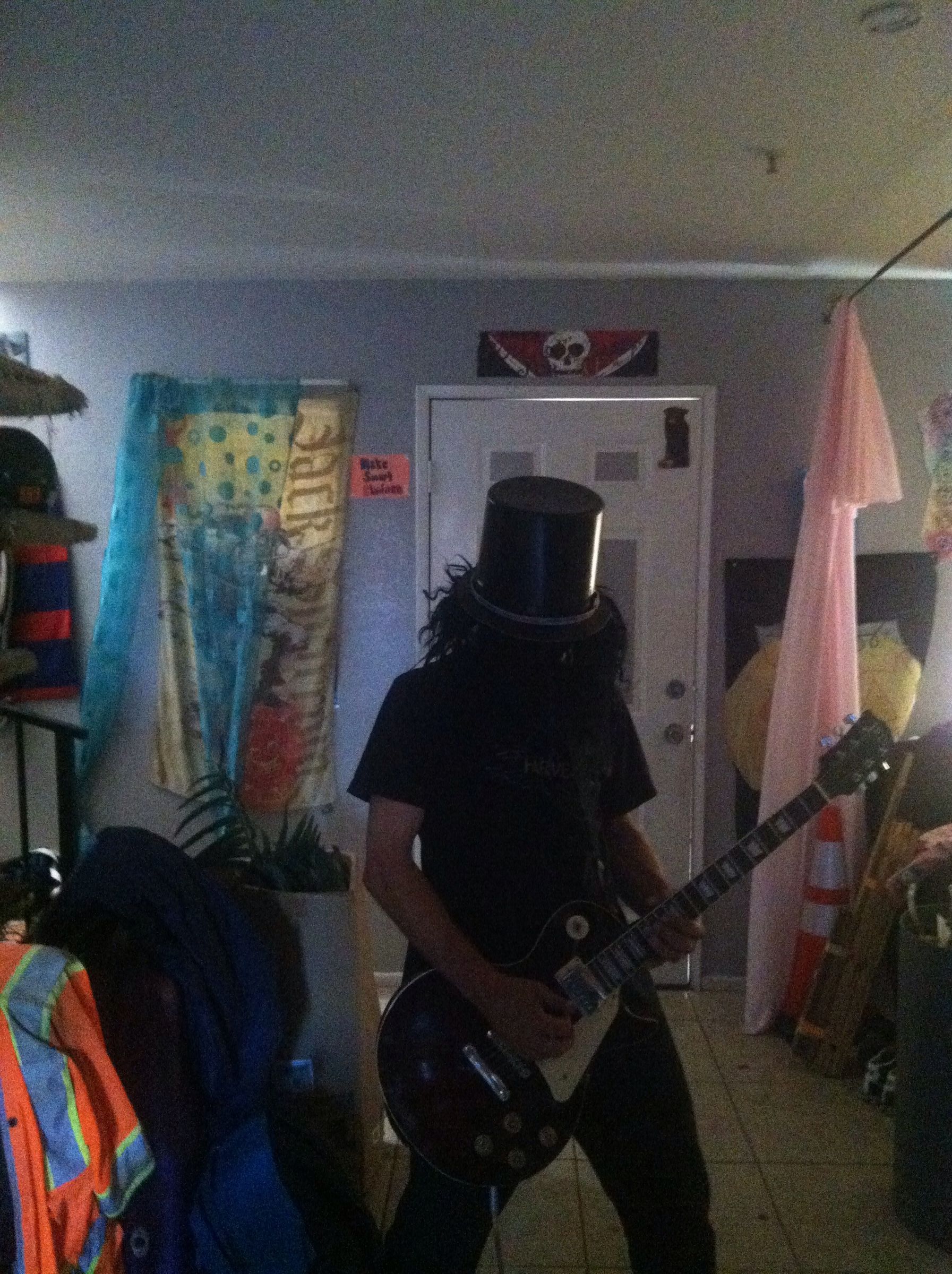 DIY Slash's Top Hat Made From Ice Cream Bucket : 7 Steps - Instructables