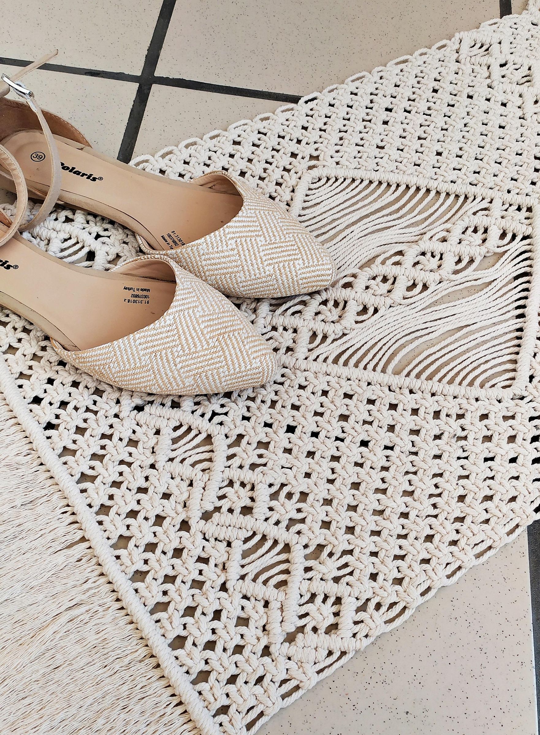 How to Make a Bohemian Macrame Rug : 14 Steps (with Pictures ...