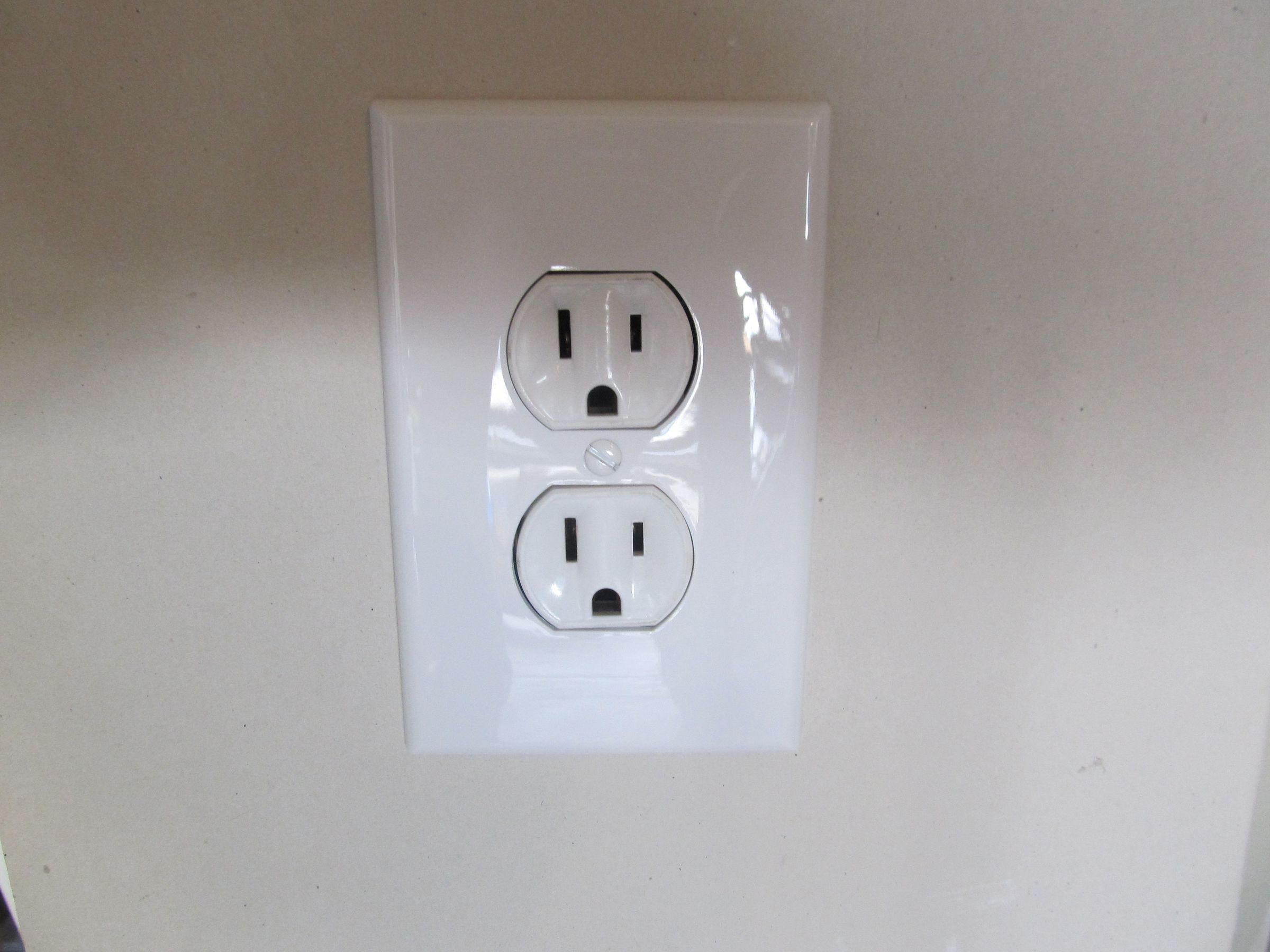 HOW TO RETRO-FIT AN OUTLET BEHIND a WALL MOUNT TELEVISION : 7 Steps ...