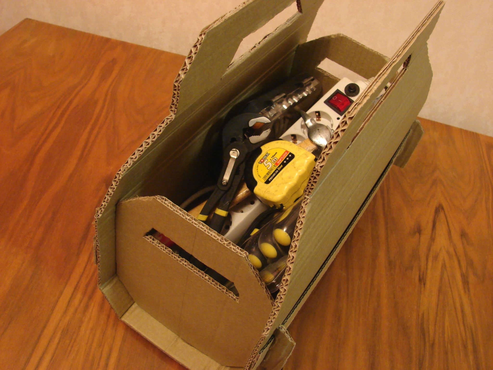 Cardboard Tool Bag : 8 Steps (with Pictures) - Instructables