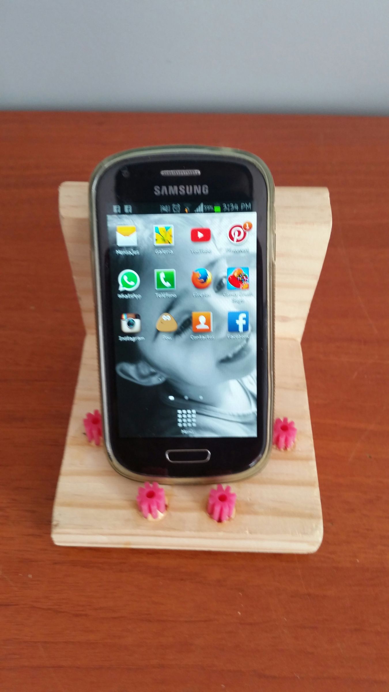 Universal Cheap Phone Stand : 8 Steps - Instructables
