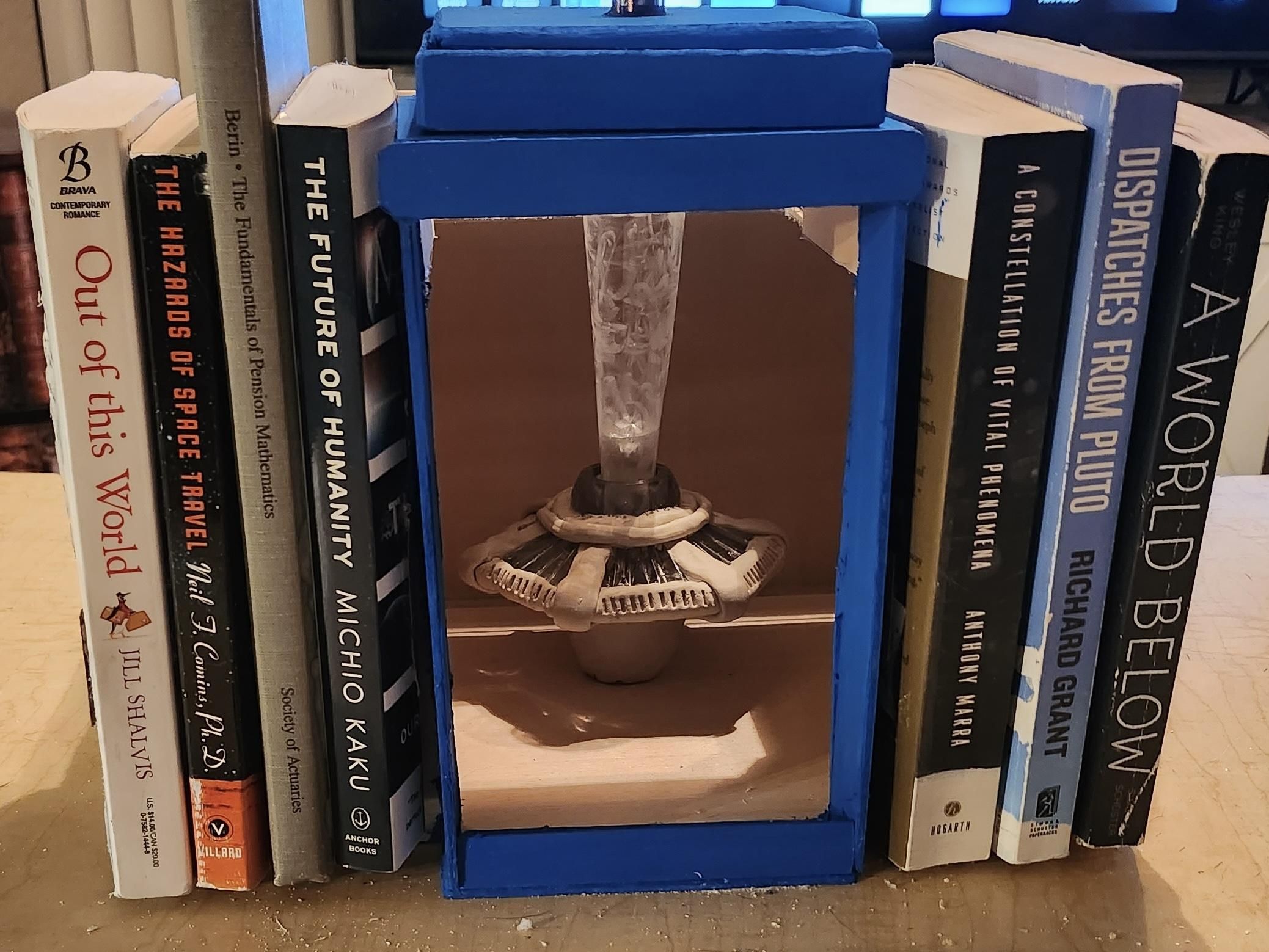Doctor Who TARDIS Book Nook (That’s Bigger on the Inside!) : 7 Steps ...