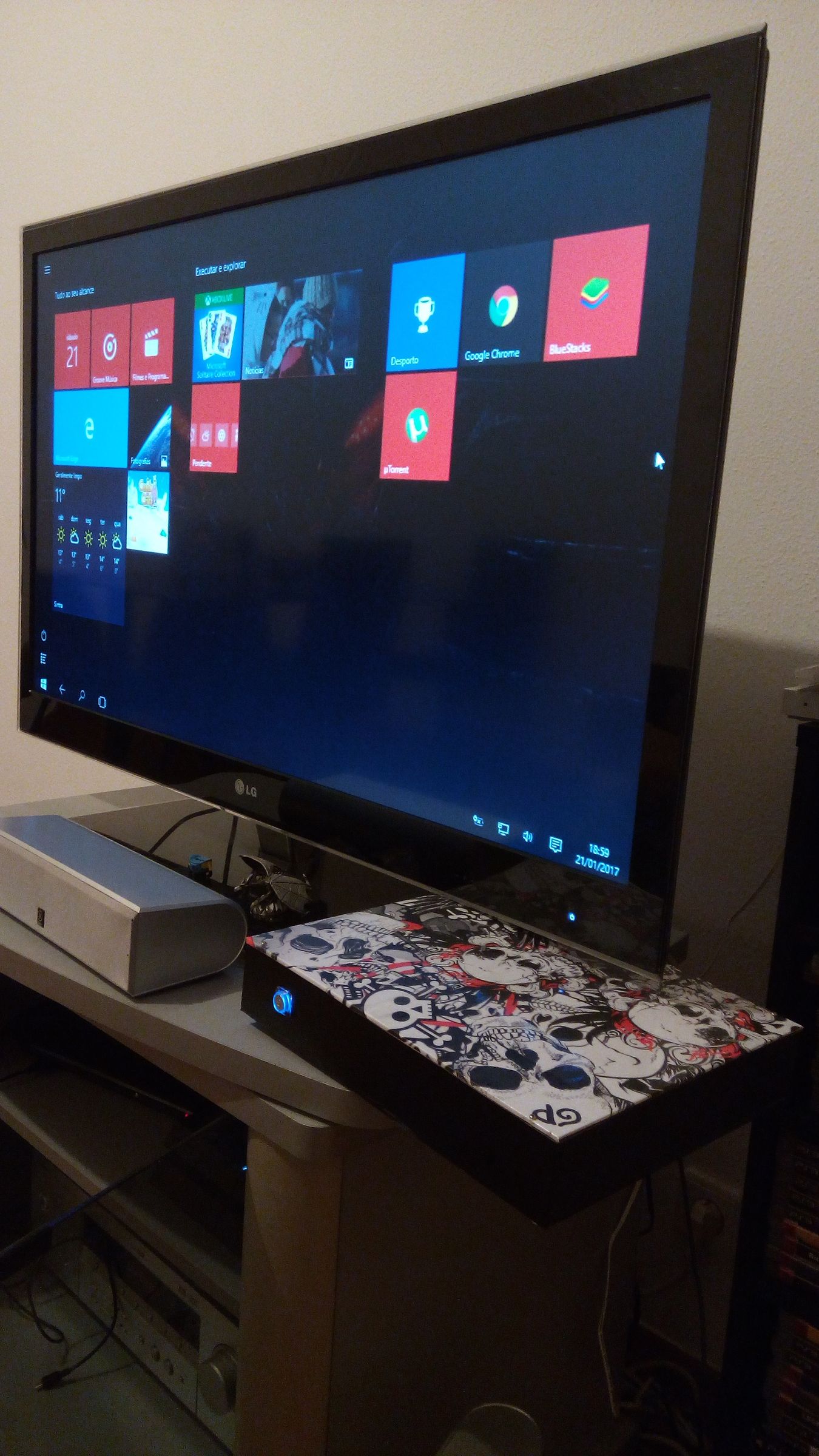 Repurpose a Faulty Laptop to Desktop : 7 Steps - Instructables