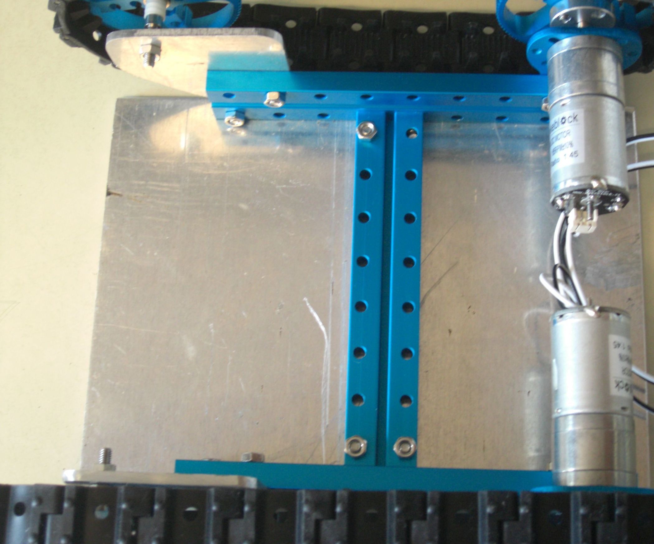 Dual Track Robot : 7 Steps - Instructables