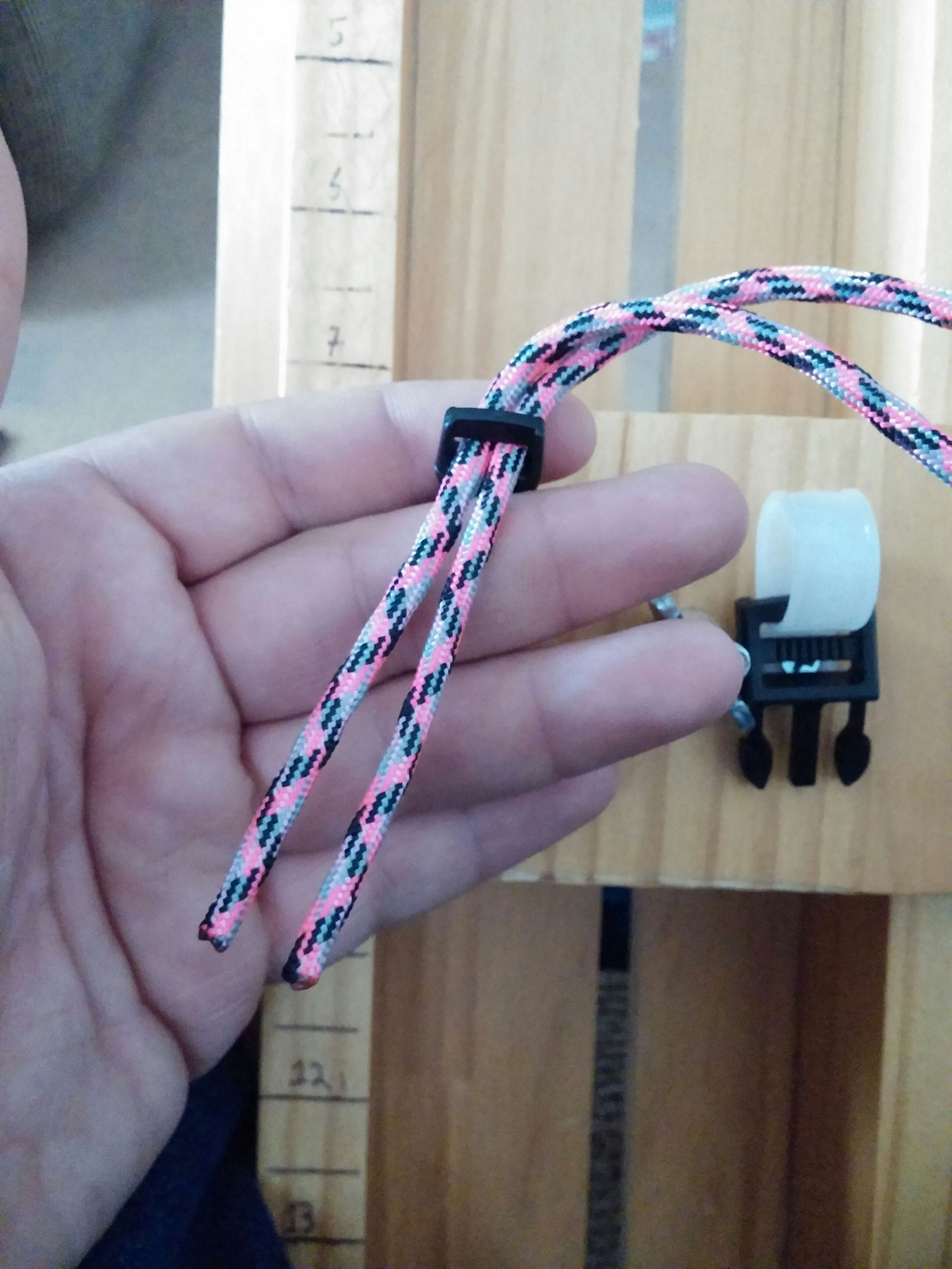 Fish Tail Paracord Bracelet : 10 Steps - Instructables