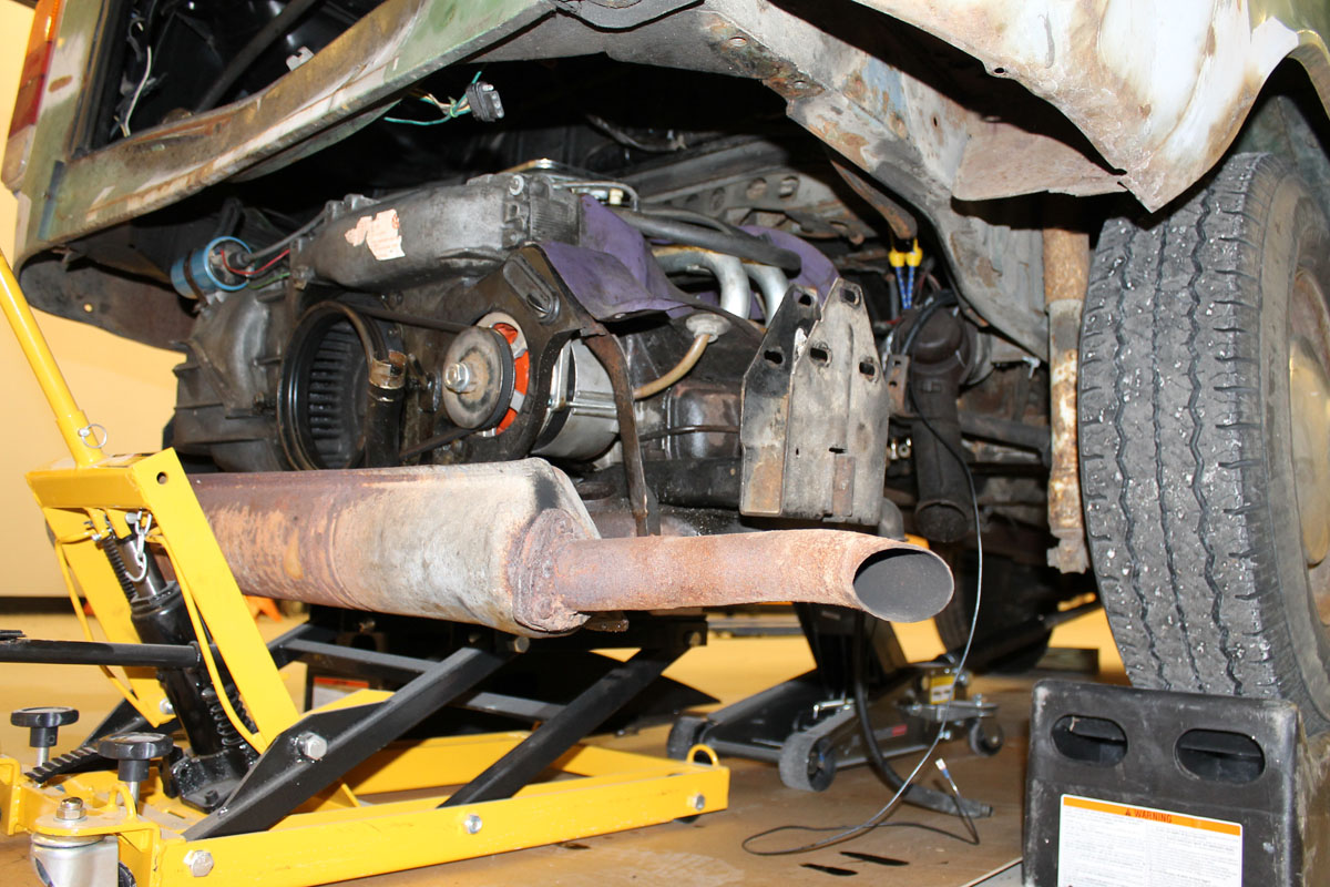 Removing the Engine and Transmission Together From a VW Type II Bay ...