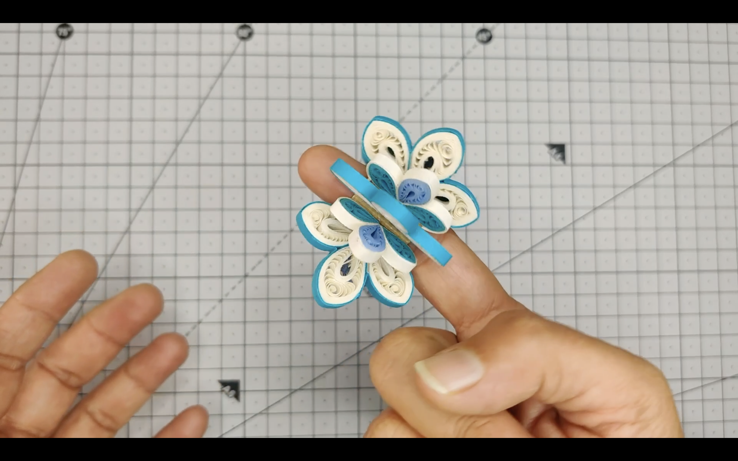 Paper Quilled Ornamental Dangler DIY : 13 Steps (with Pictures) - Instructables