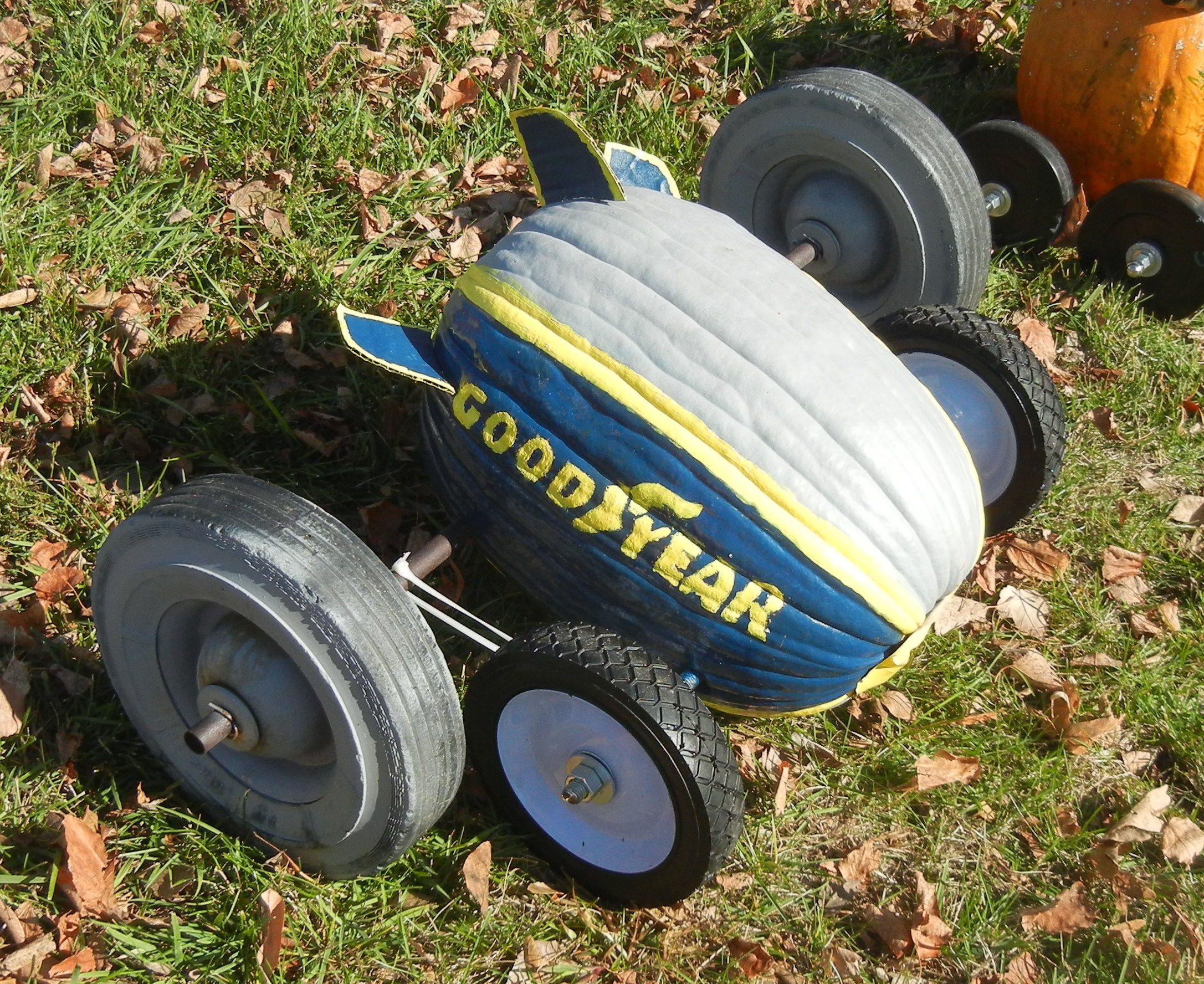 How to Build a PUMPKIN RACER With Two Parallel Independent Axles : 9 ...