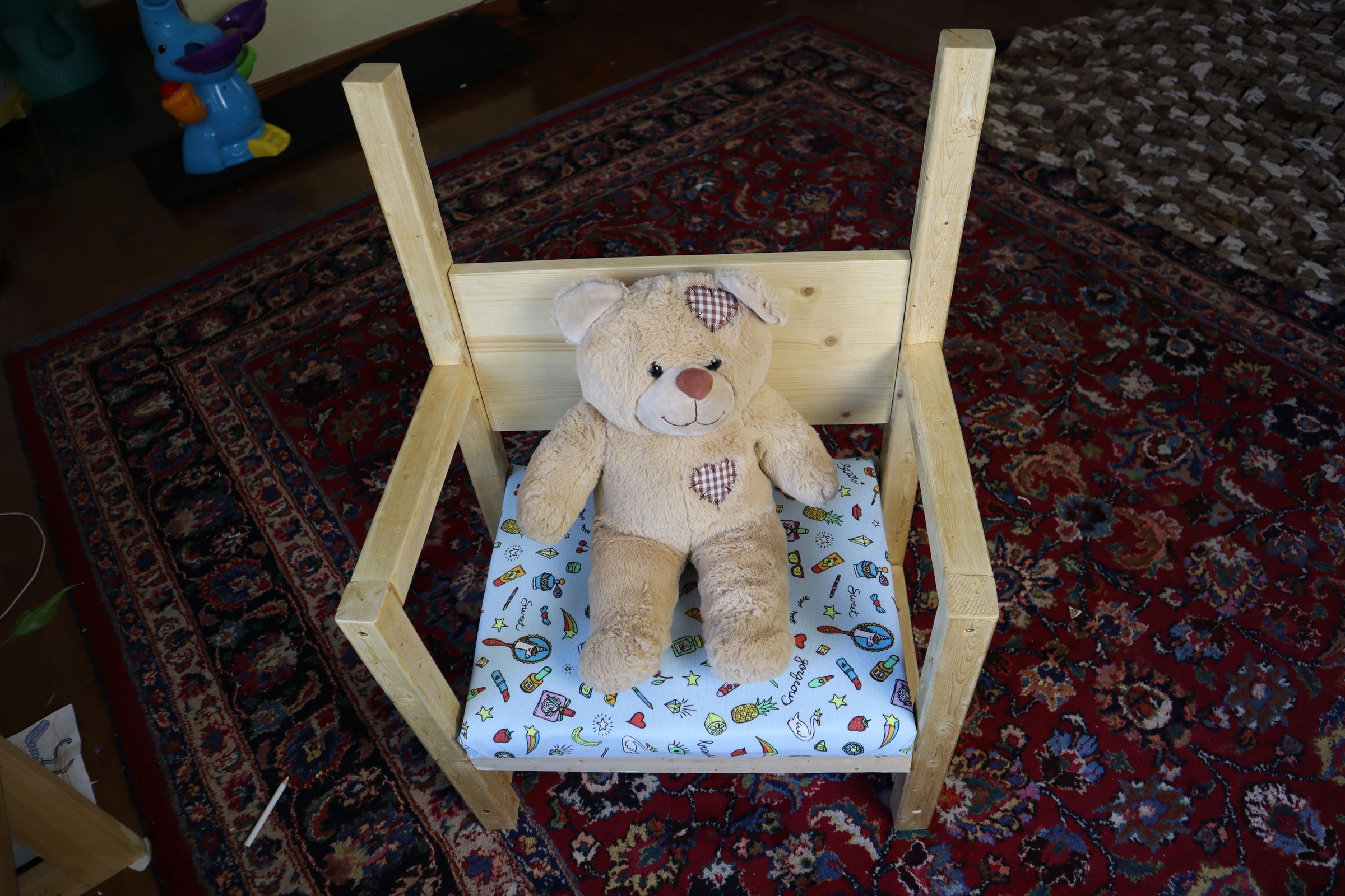 DIY Kid Chair (Height Adjustable) : 9 Steps (with Pictures) - Instructables