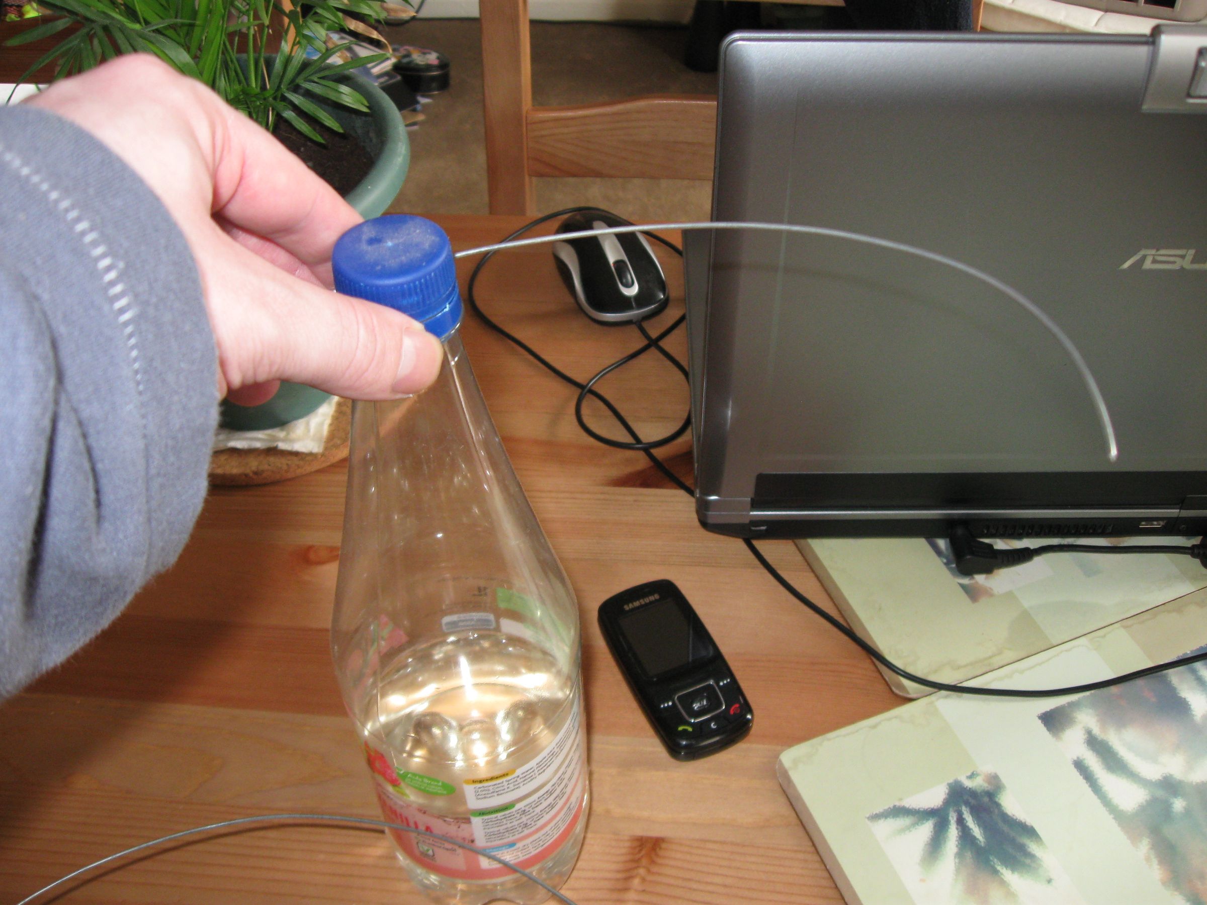 Make a Nesting Material Dispenser : 8 Steps (with Pictures) - Instructables