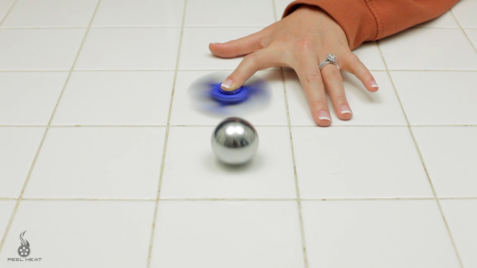 AWESOME FIDGET SPINNER INERTIA TRICKS : 5 Steps (with Pictures ...
