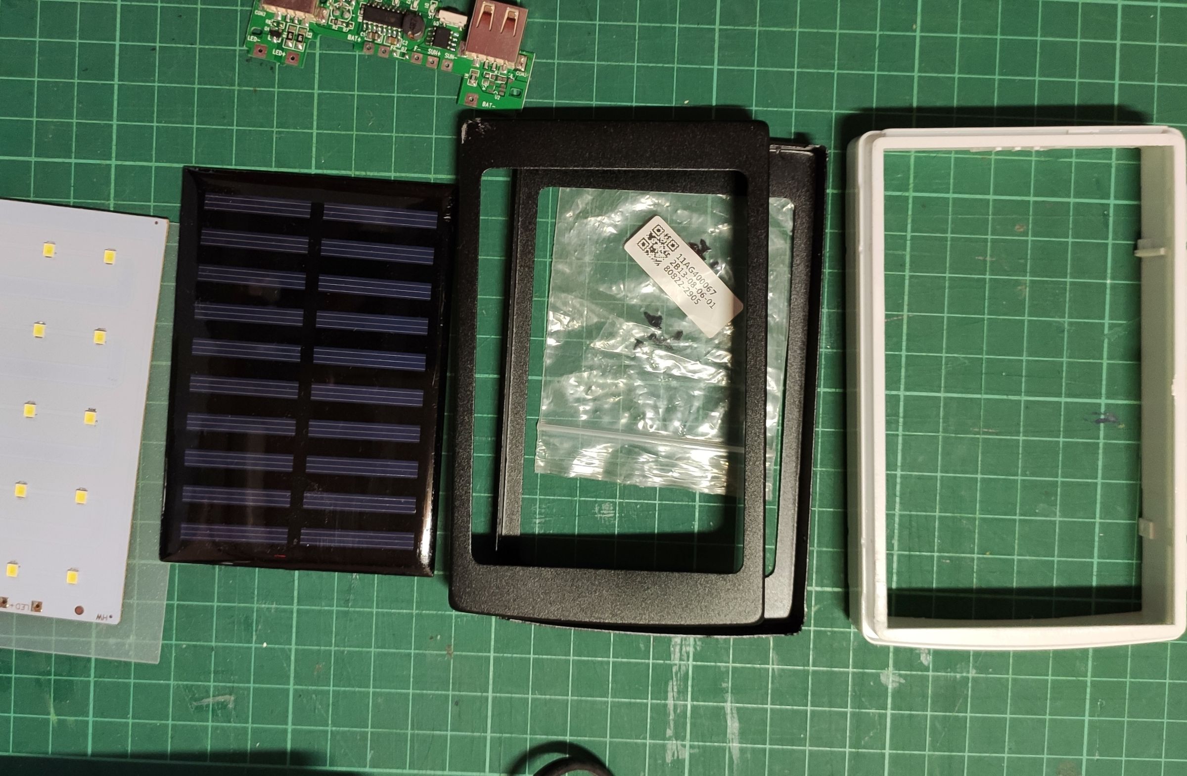 Solar Power Bank Using Old Laptop Batteries : 5 Steps - Instructables