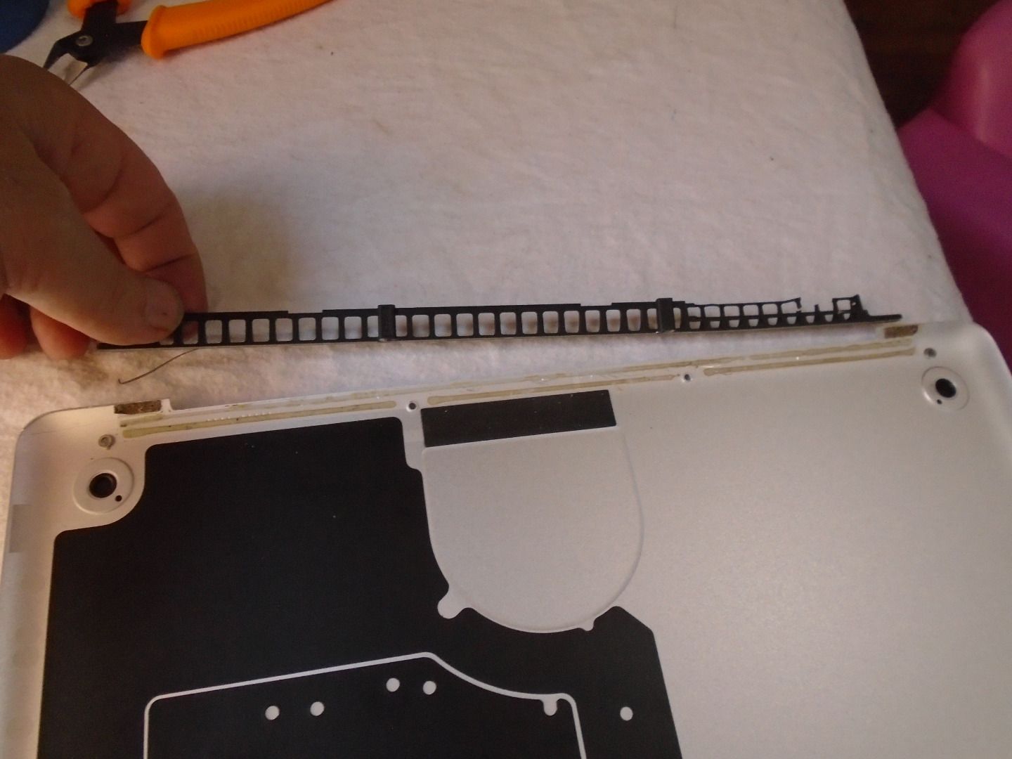 Macbook Flappy Bottom Repair Hack : 5 Steps (with Pictures) - Instructables