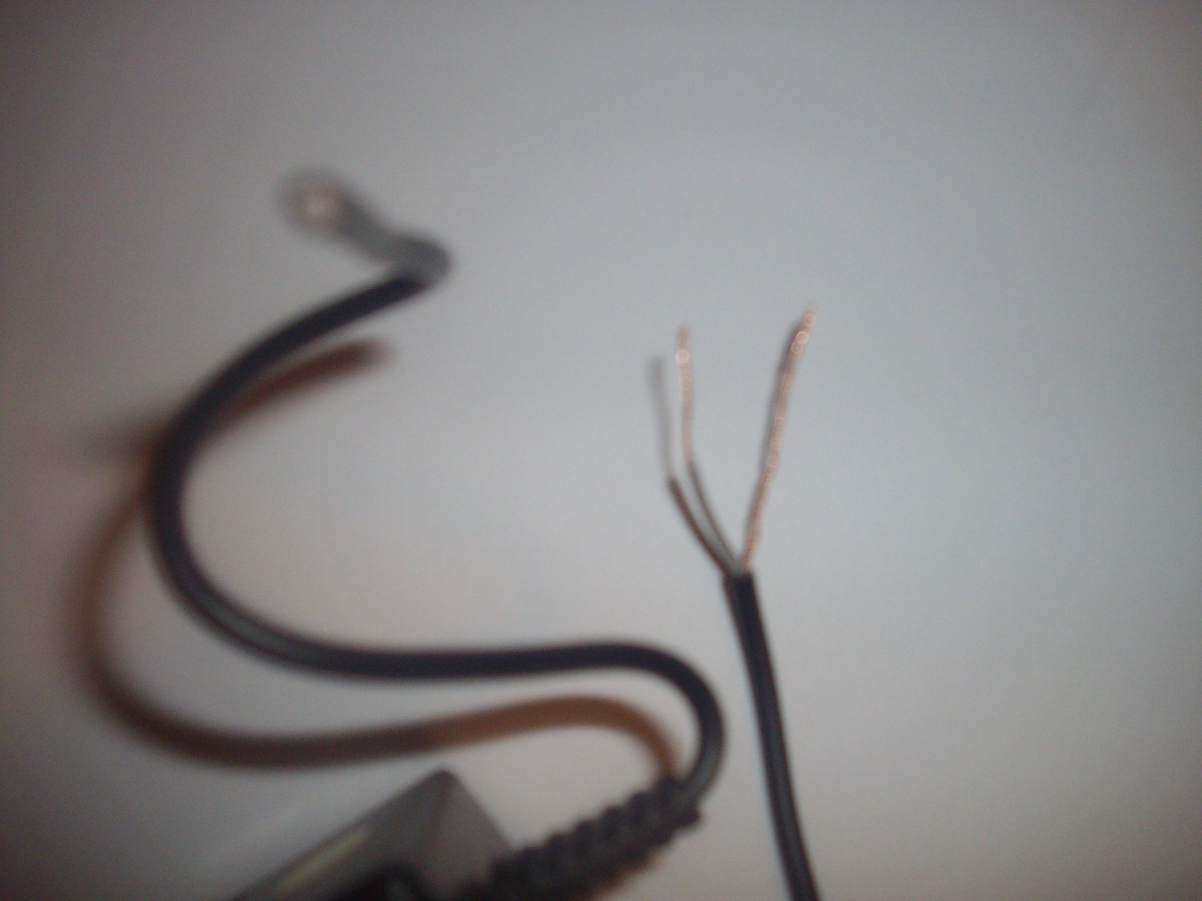 Quick and Easy Laptop's Power Plug Fix : 5 Steps - Instructables
